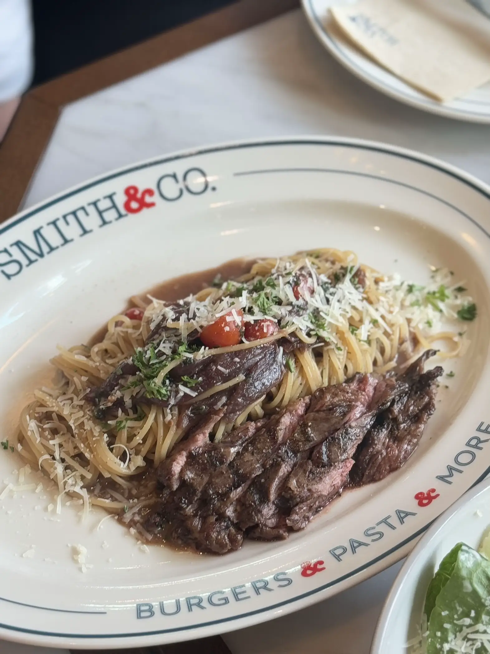 Smith & Co. (One Bangkok) มุมถ่ายรูปเพียบ! | แกลเลอรีที่โพสต์โดย Paearngains | Lemon8