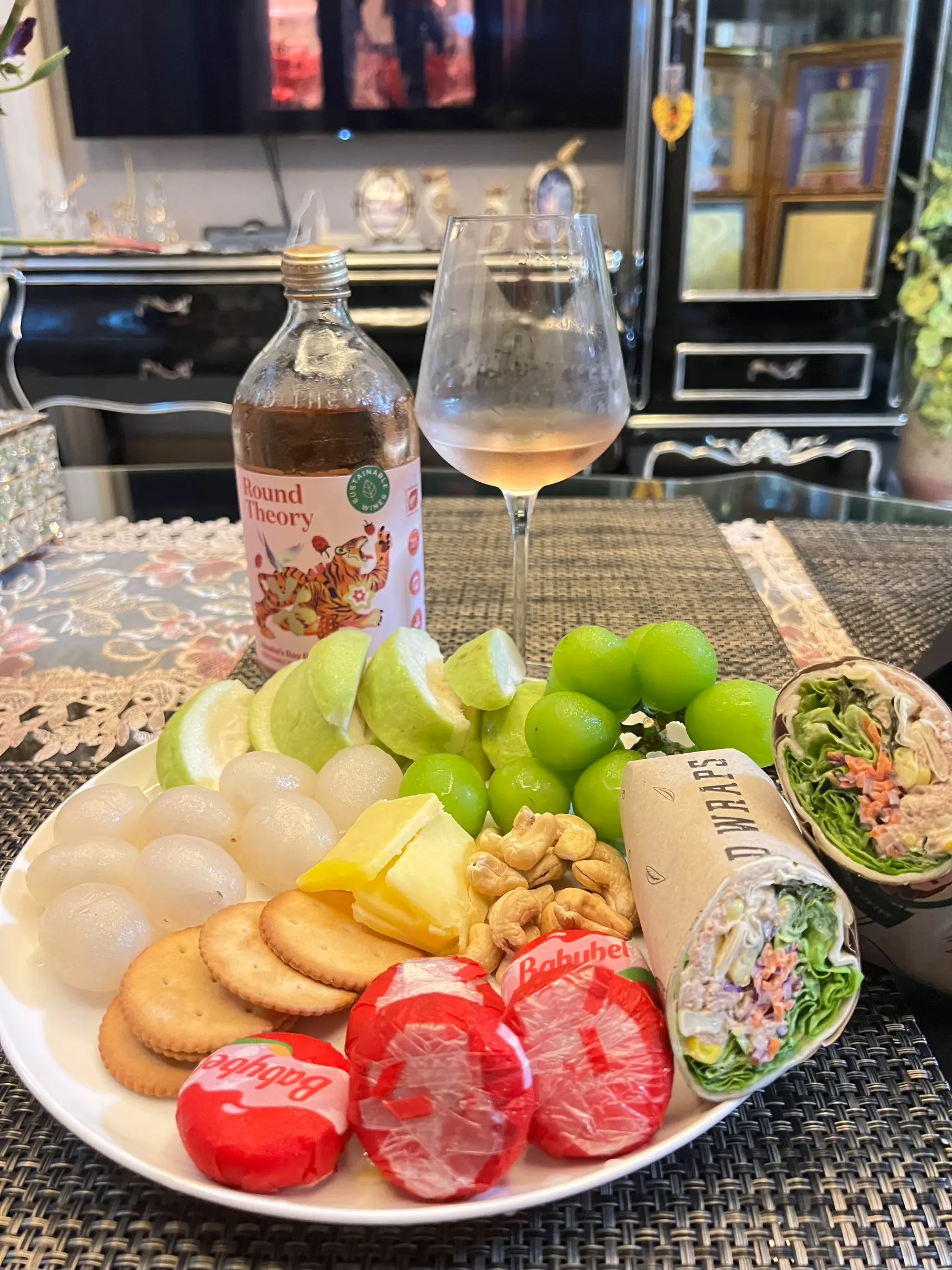 รีวิวไวน์vegan ‘Round theory’ จากออสเตรเลีย🐯💚 | แกลเลอรีที่โพสต์โดย J.ji | Lemon8