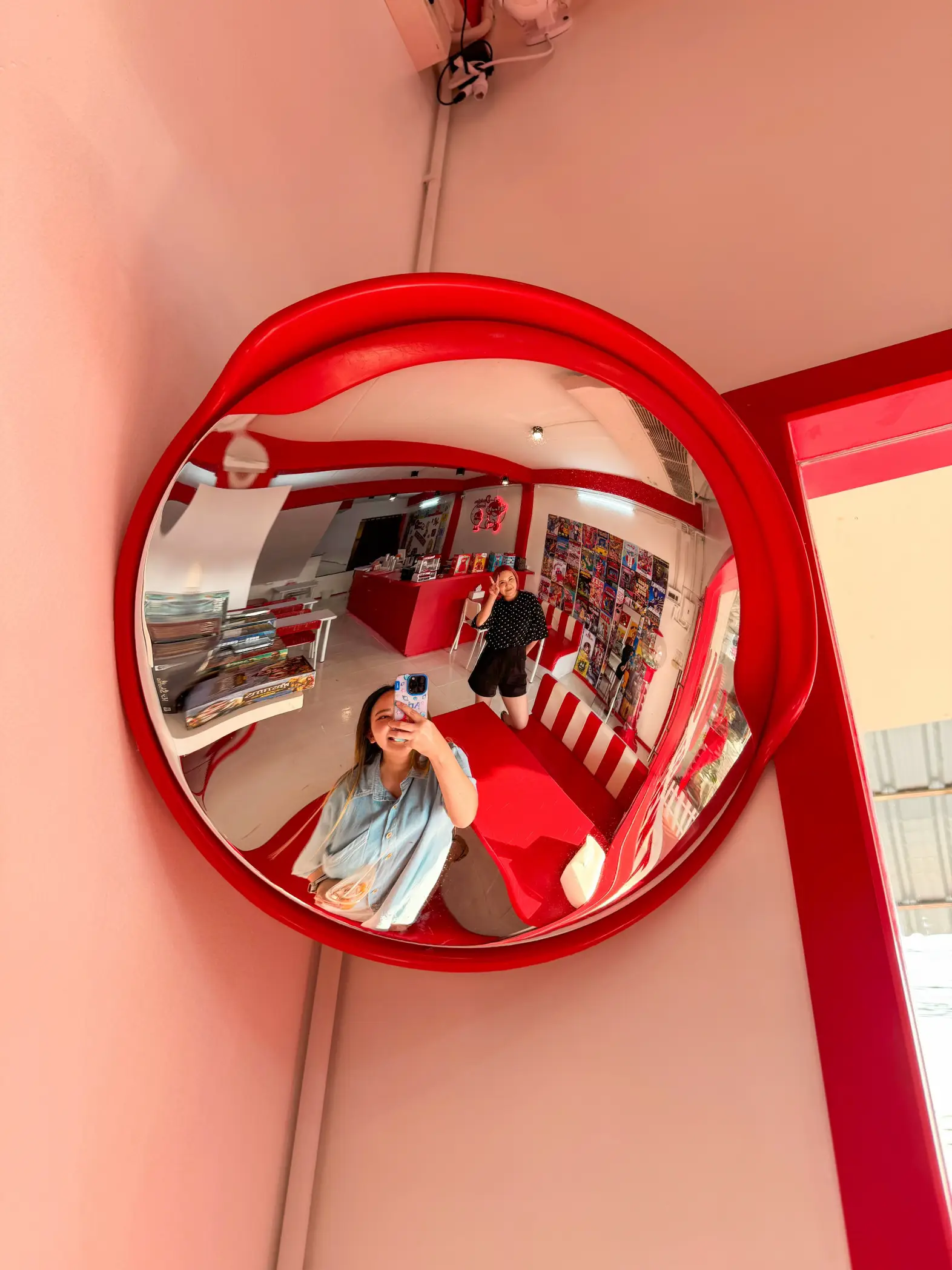 มาเล่นบอร์ดเกม ที่ คาเฟ่สีแดงย่านร่มเกล้ากั๊นน🎯🎲 | แกลเลอรีที่โพสต์โดย ...