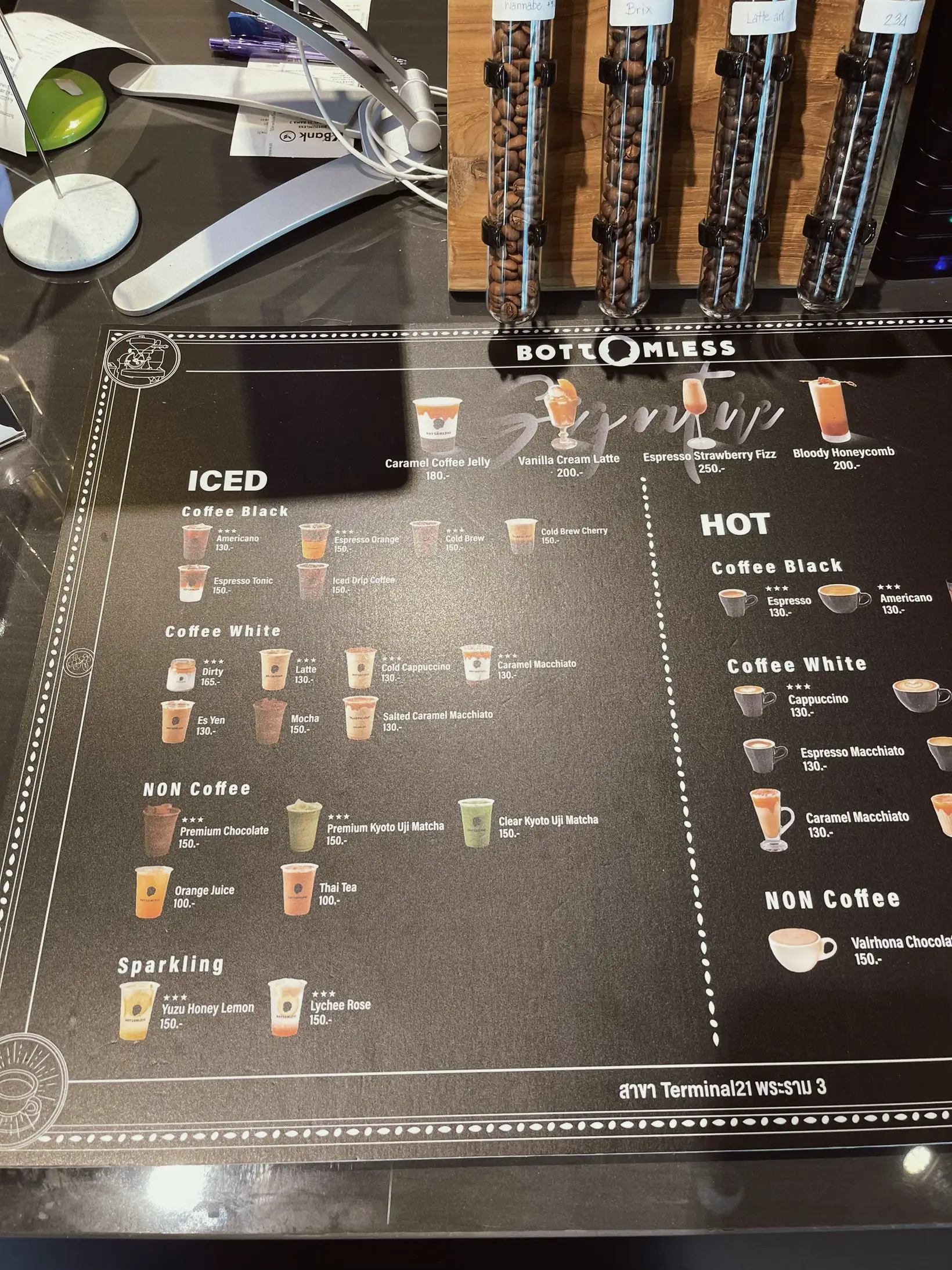 Bottomless คาเฟ่พระราม3 ติดริมน้ำ ร้านดังจากนนทบุรี | แกลเลอรีที่โพสต์โดย toffeesrt | Lemon8