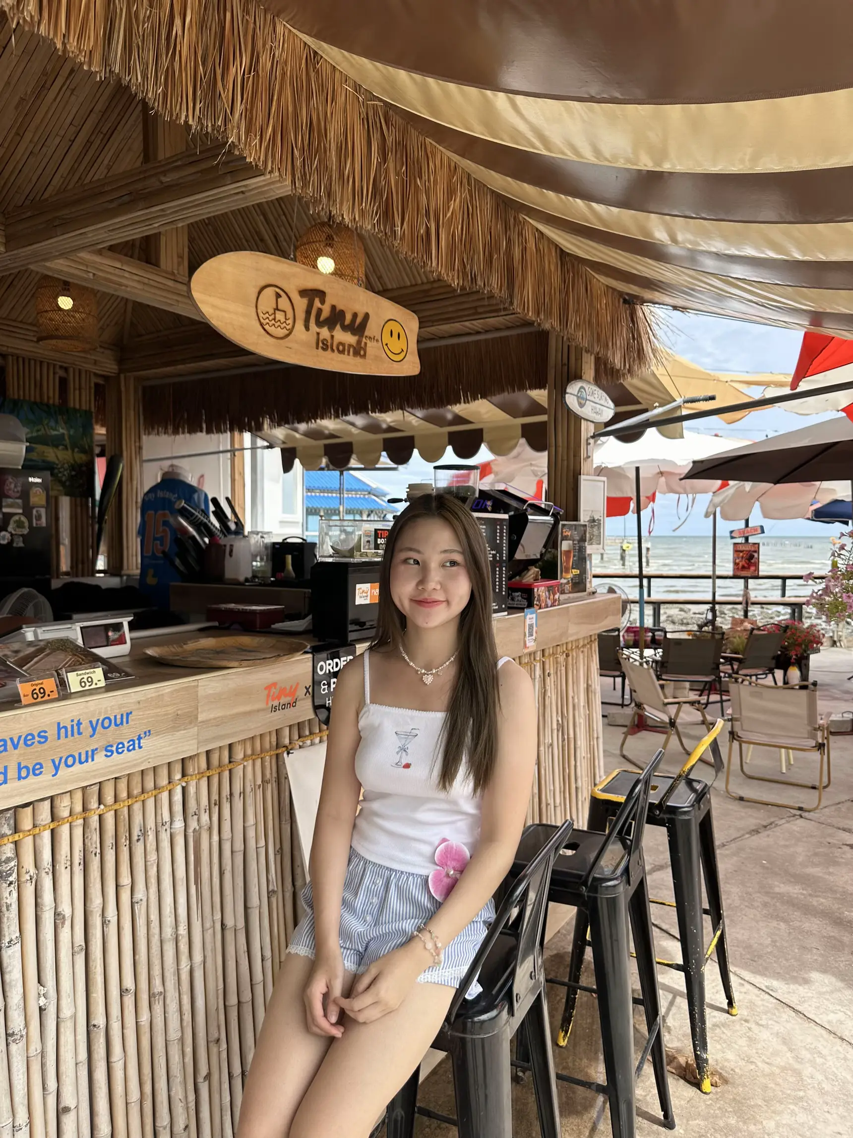 Tiny Island Cafe🌺🥂 พิกัดคาเฟ่เกาะลับบางแสน | แกลเลอรีที่โพสต์โดย salinthip♡ | Lemon8