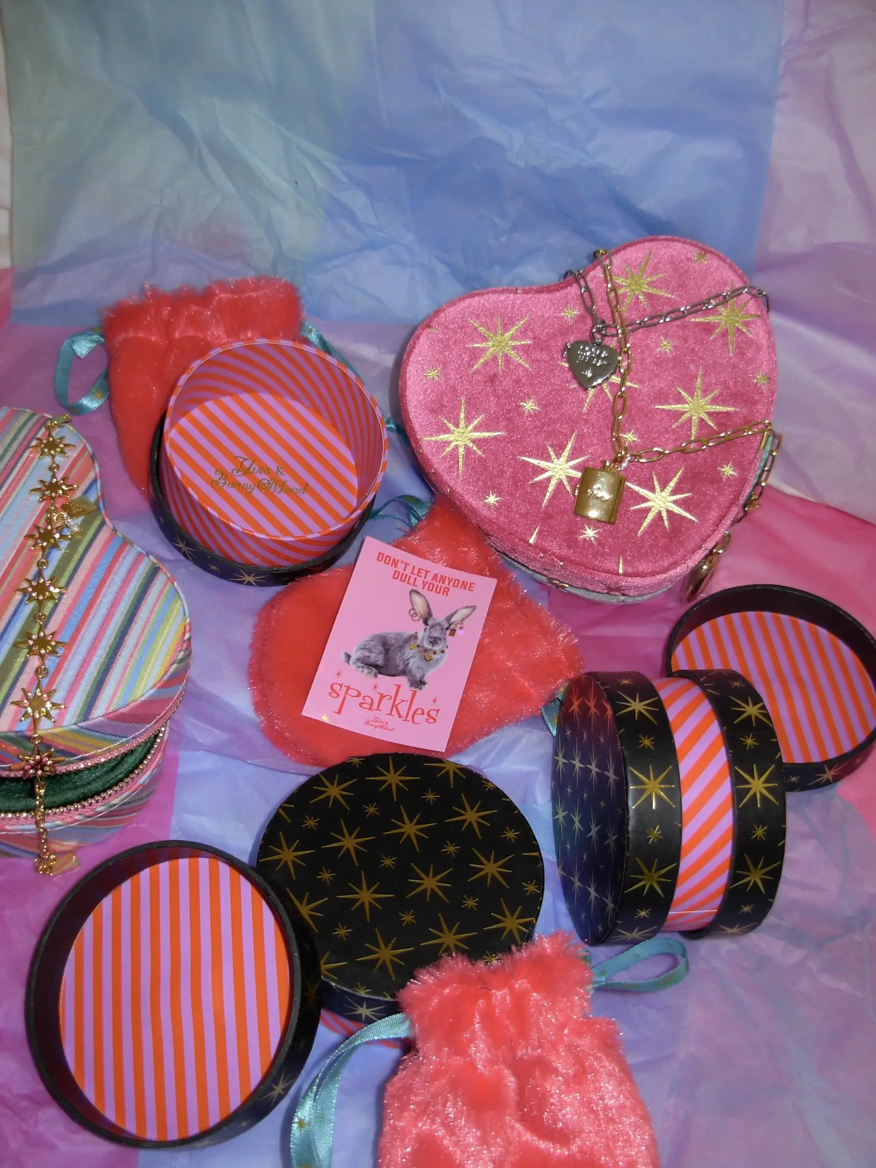 YVIS x Bunny.shoot เครื่องประดับ!!สุดชิค..ของมันต้องมี💖🌈 | แกลเลอรีที่โพสต์โดย asma.ntd | Lemon8