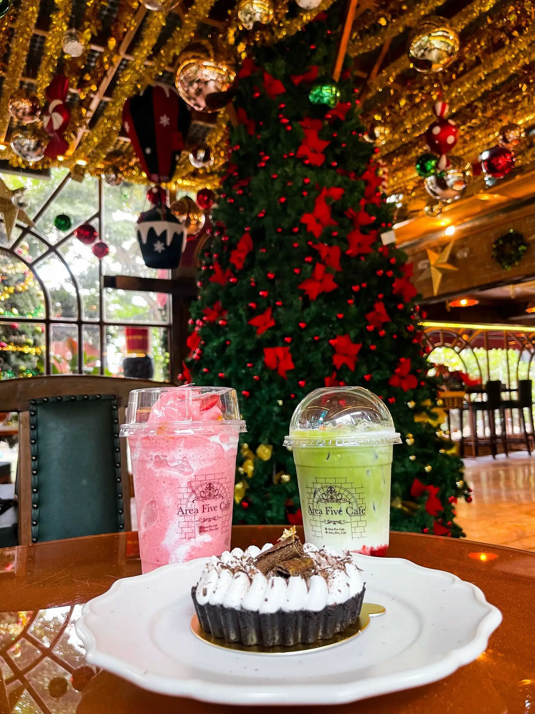 Cafe ธีมChristmas ย่านฝั่งธน🎄🎅🏻 | แกลเลอรีที่โพสต์โดย Emily Bartstra ...