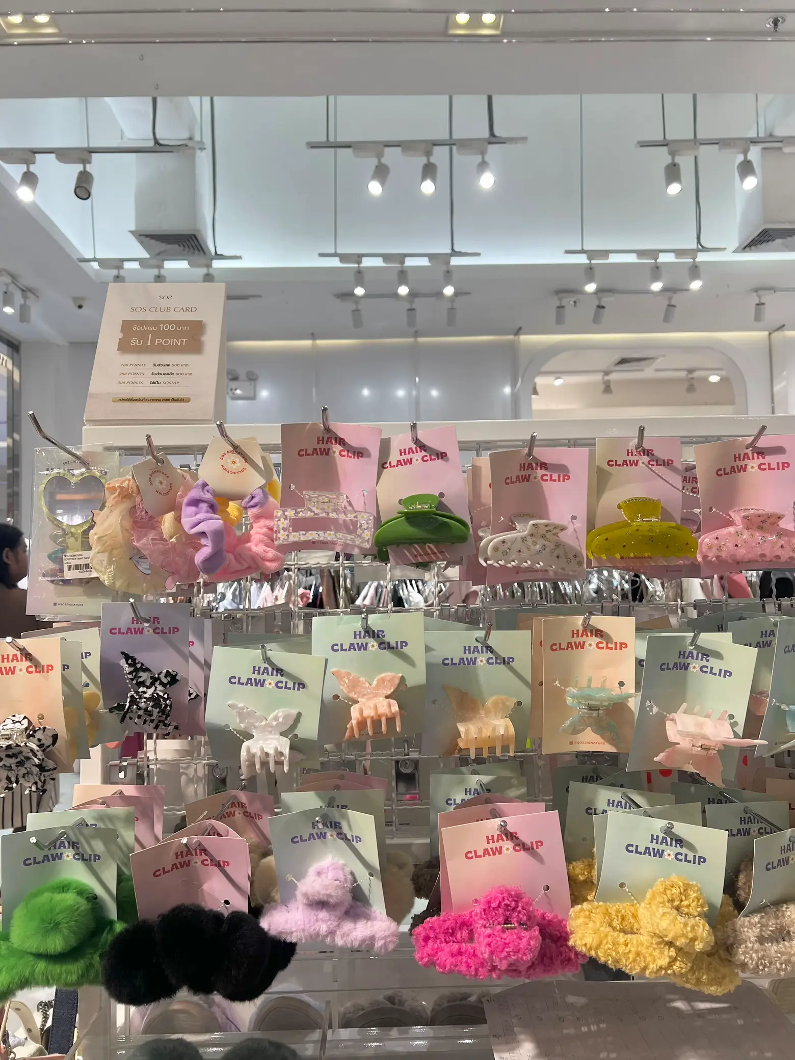 พิกัด Hair Claw Clips 🍒 สุดคิ้ววว | แกลเลอรีที่โพสต์โดย ♡paris | Lemon8