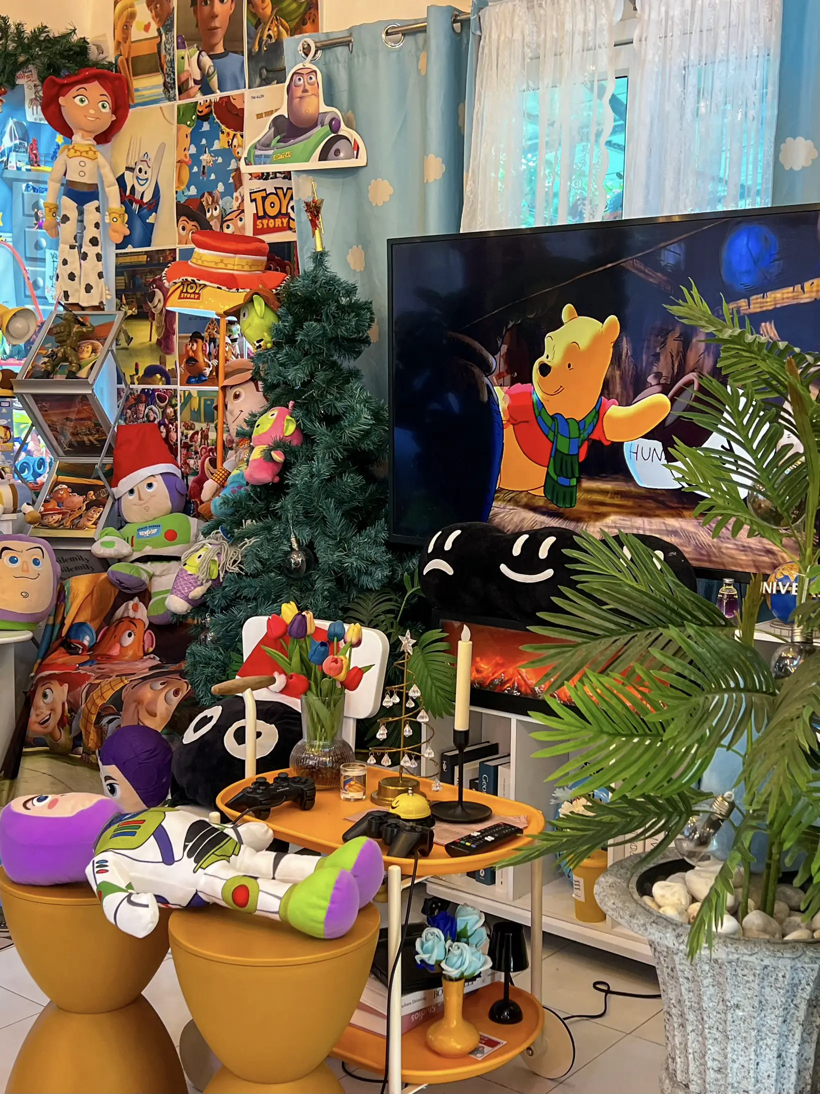 🎄คาเฟ่สุดคิ้วท์ที่นนทบุรีจัดธีมคริสต์มาสแล้ว! | แกลเลอรีที่โพสต์โดย Jabchaith | Lemon8