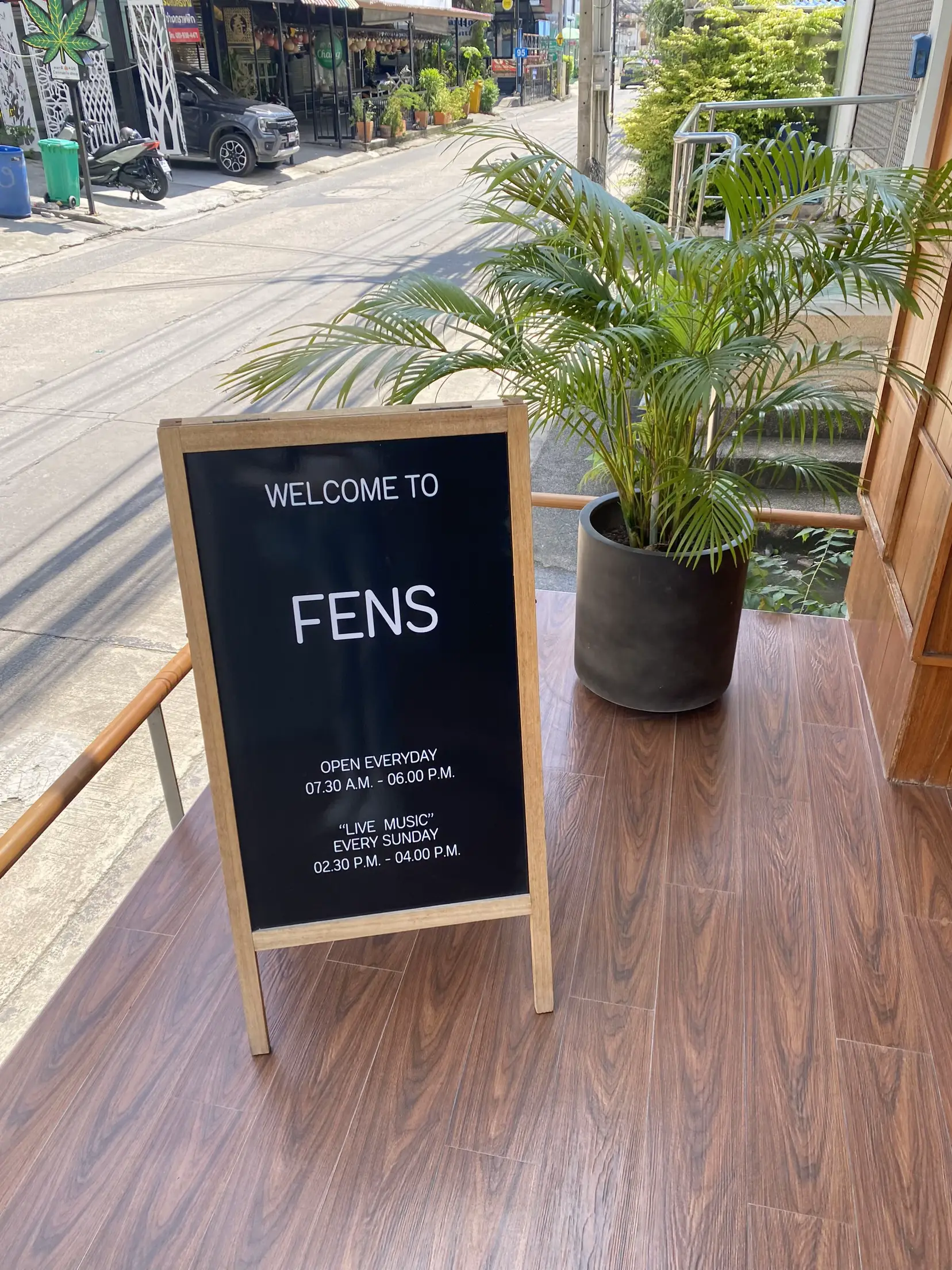 FENS cafe คาเฟ่ย่านศรีนครินทร์ | แกลเลอรีที่โพสต์โดย praewpraew | Lemon8