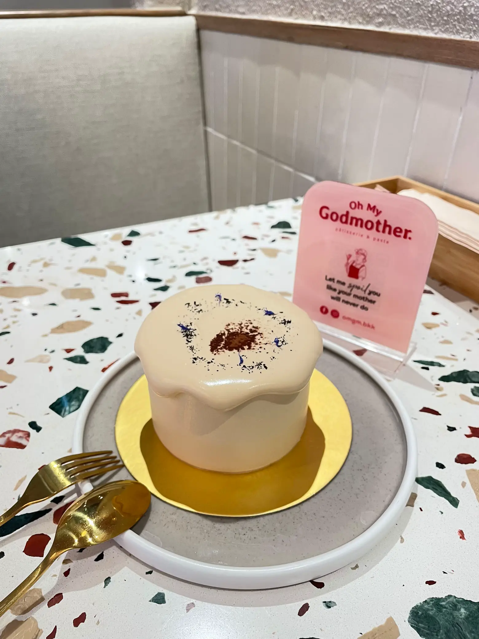 🎉เมนูแนะนำ Oh My Godmother ที่แรกที่เดียวใน Emsphere | แกลเลอรีที่โพสต์โดย ผิงรีวิว ʕ •ᴥ•ʔ | Lemon8