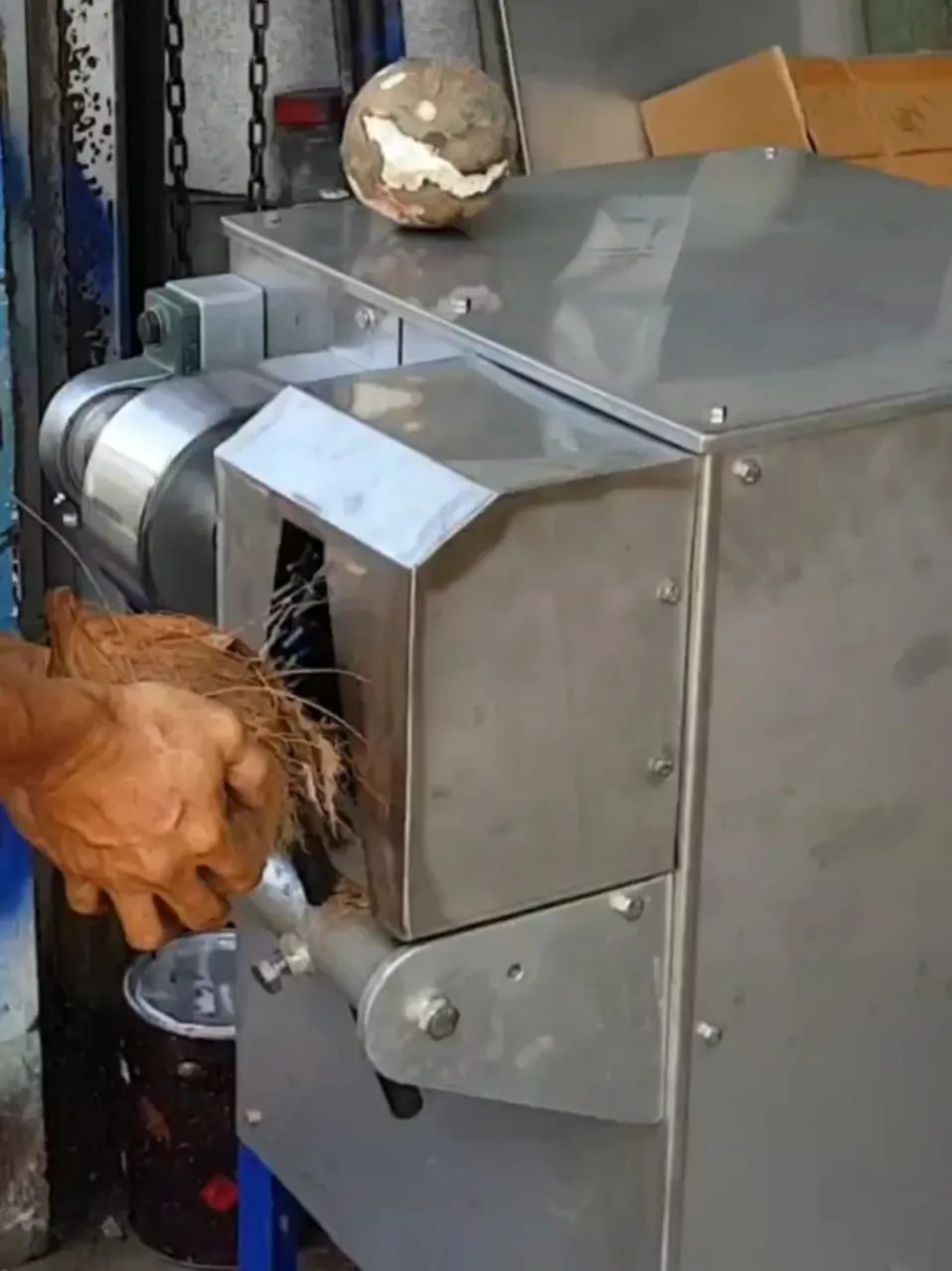 Coconut Deshelling Machine COM20-2 | Video diterbitkan oleh ...