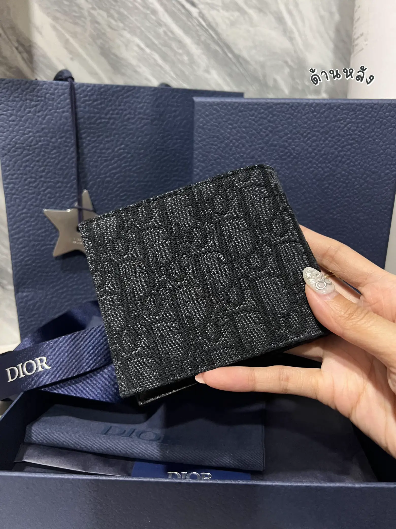ซื้อของขวัญวันเกิดให้แฟน | Dior Wallets for Men 🩶 | แกลเลอรีที่โพสต์โดย ...