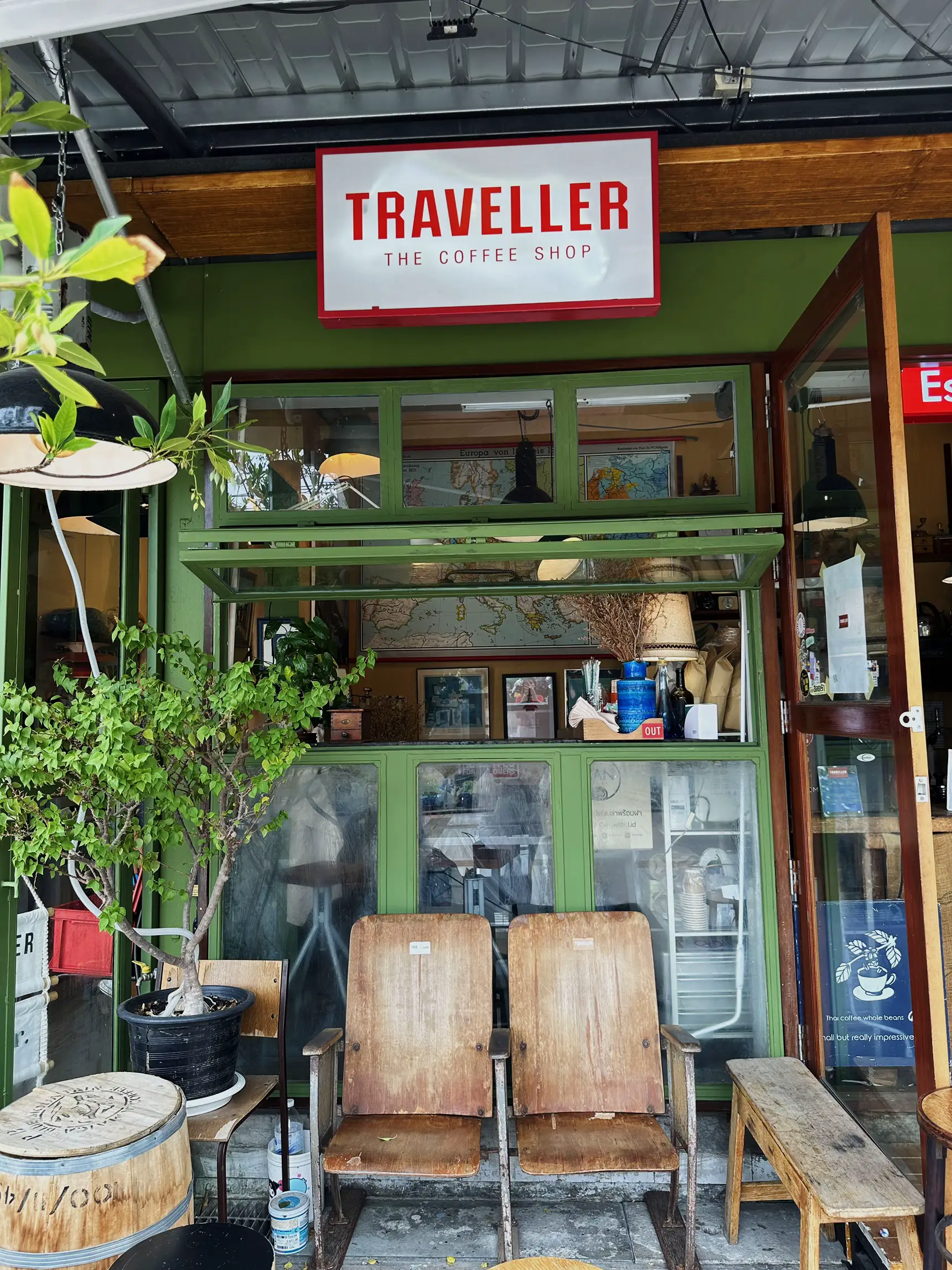 TRAVELLER คาเฟ่ข้างตึกแดง🍒🥤💌 | แกลเลอรีที่โพสต์โดย * ยลดา ༘ 🍒* ꒱ | Lemon8