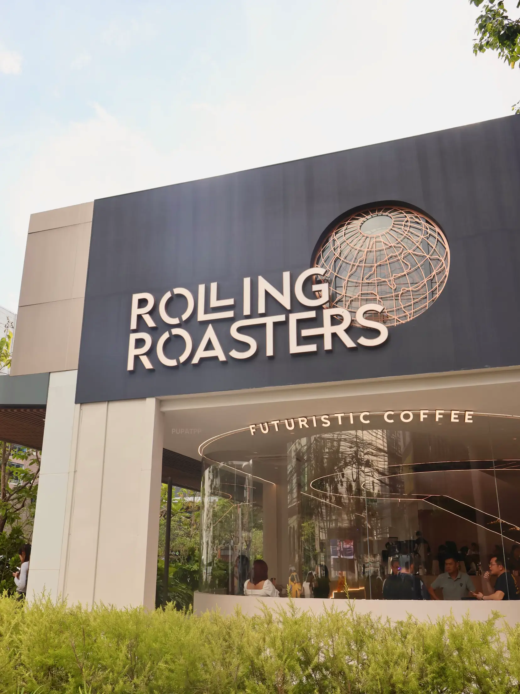 ROLLING ROASTERS เอกมัย โลกกาแฟแห่งอนาคตที่ไม่หยุดหมุน! | แกลเลอรีที่โพสต์โดย Pupatpp | Lemon8