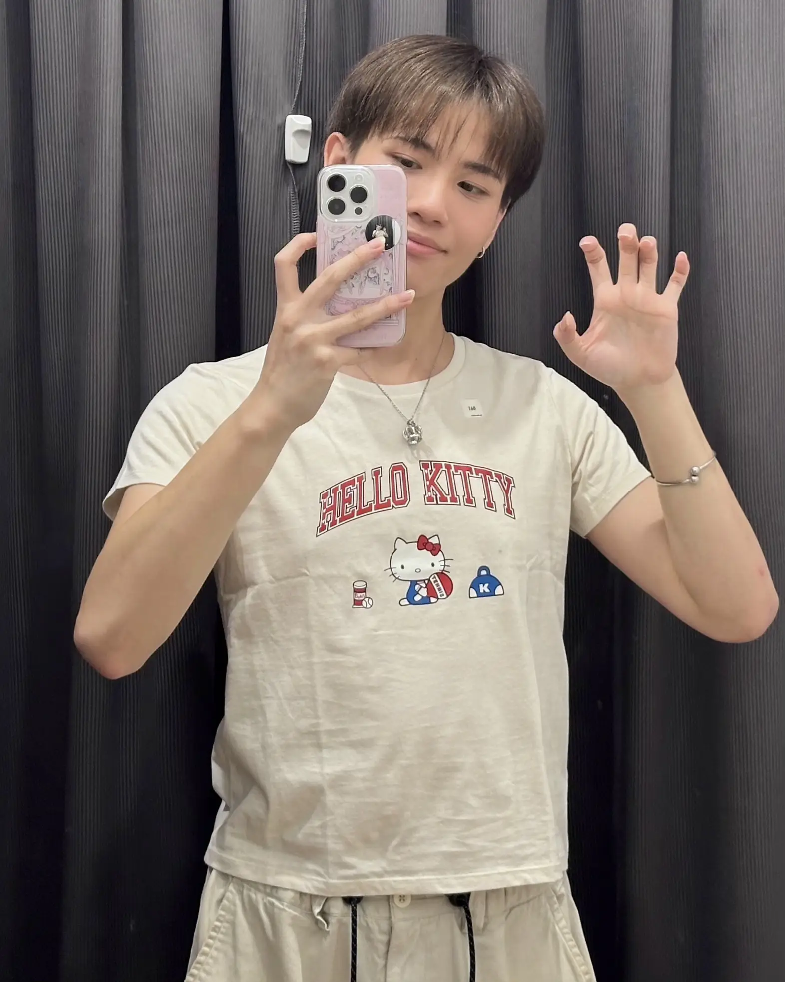 Uniqlo คอลใหม่! แก๊ง Sanrio รอบนี้โซคิ้วท์~ | แกลเลอรีที่โพสต์โดย punpromotion | Lemon8