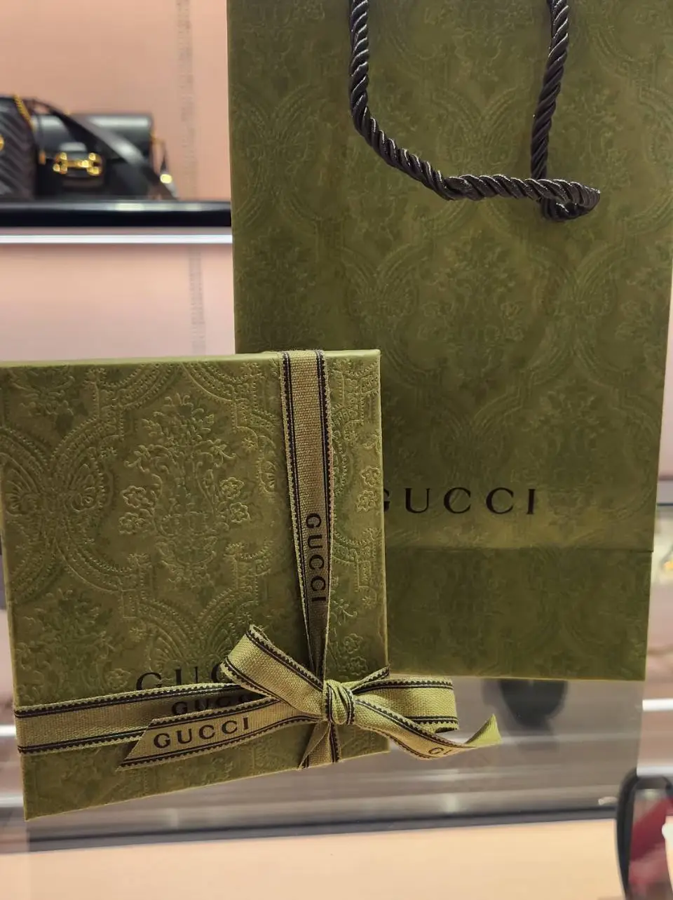 Gucci || แบรนด์เนมใบแรก ที่ควรซื้อ ในงบ 16,xxx บาท | แกลเลอรีที่โพสต์ ...