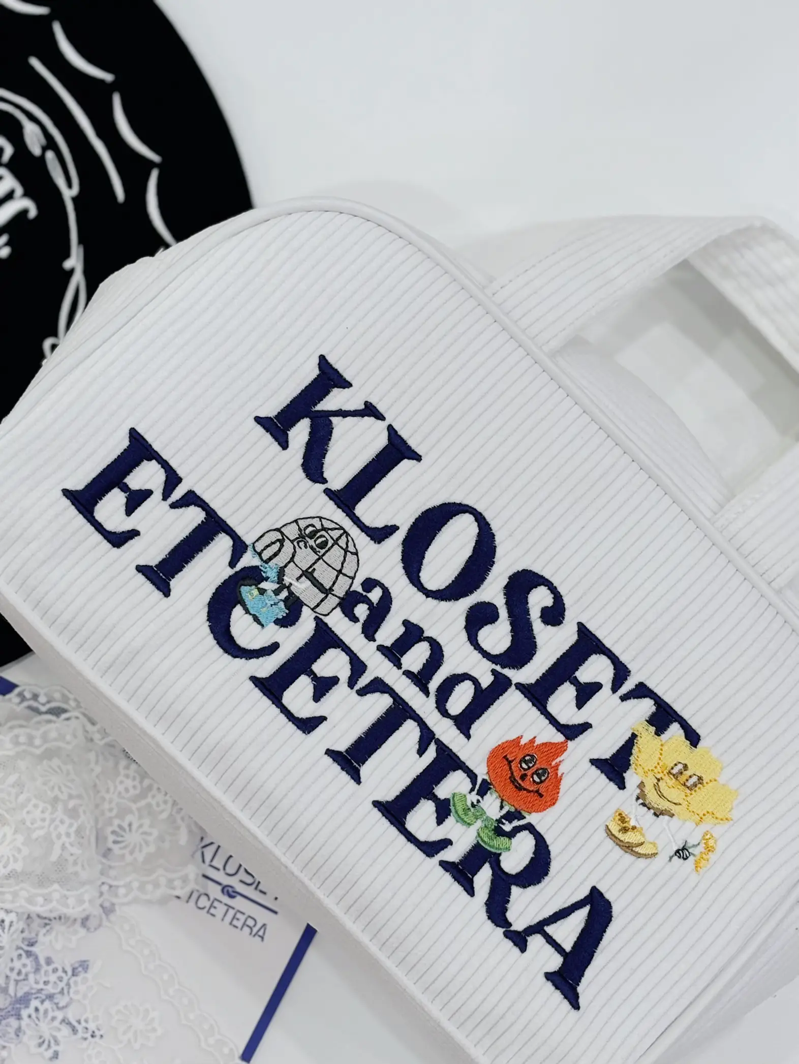 เปิดถุงช้อปคุณชมพู 🎀 KLOSET & ETCETERA 🌈 MID-YEAR SALE | แกลเลอรีที่โพสต์โดย ชมพูพาพาย | Lemon8