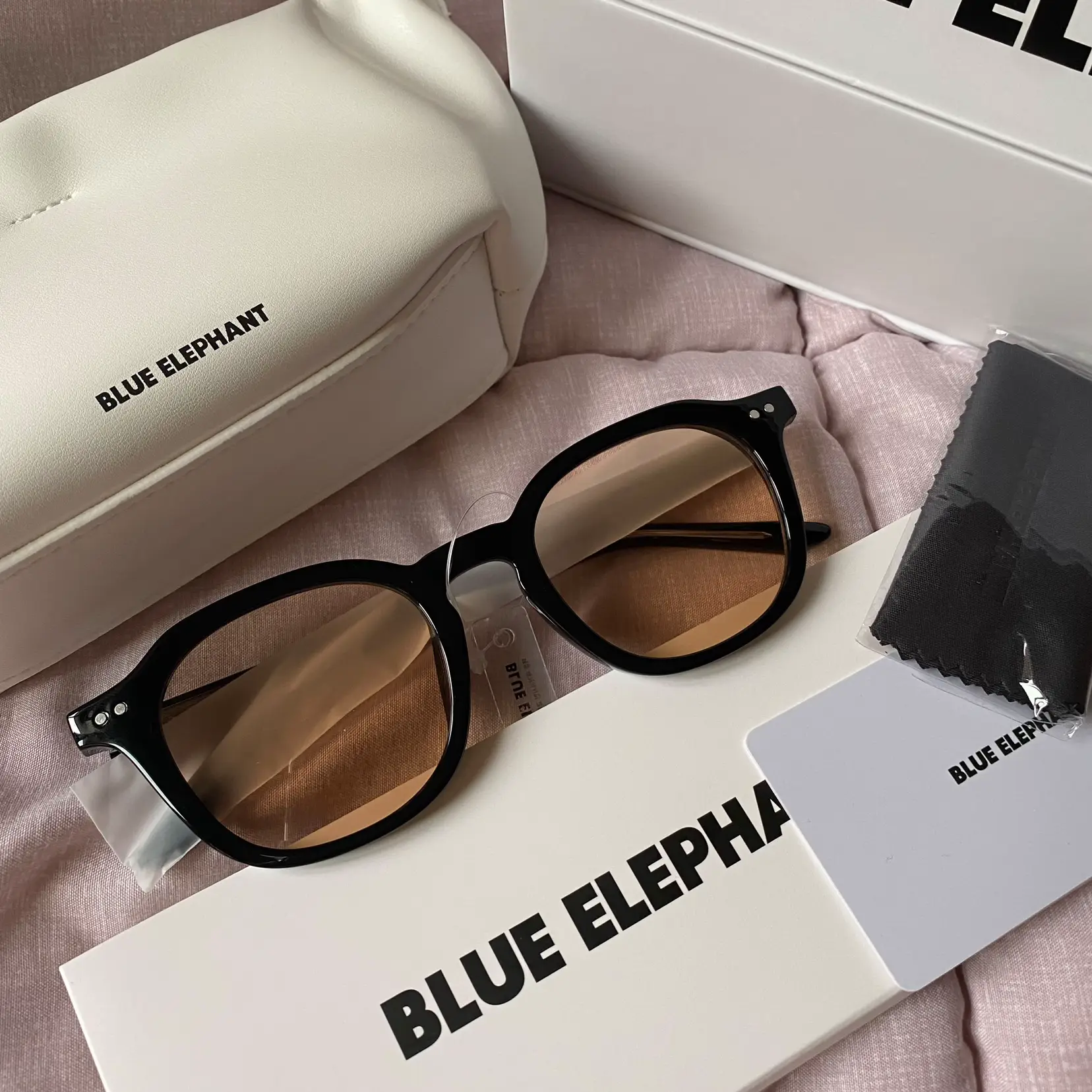 แว่นกันแดด สุดชิค BLUE ELEPHANT SUNGLASSES เลนส์ส้ม | แกลเลอรีที่โพสต์ ...