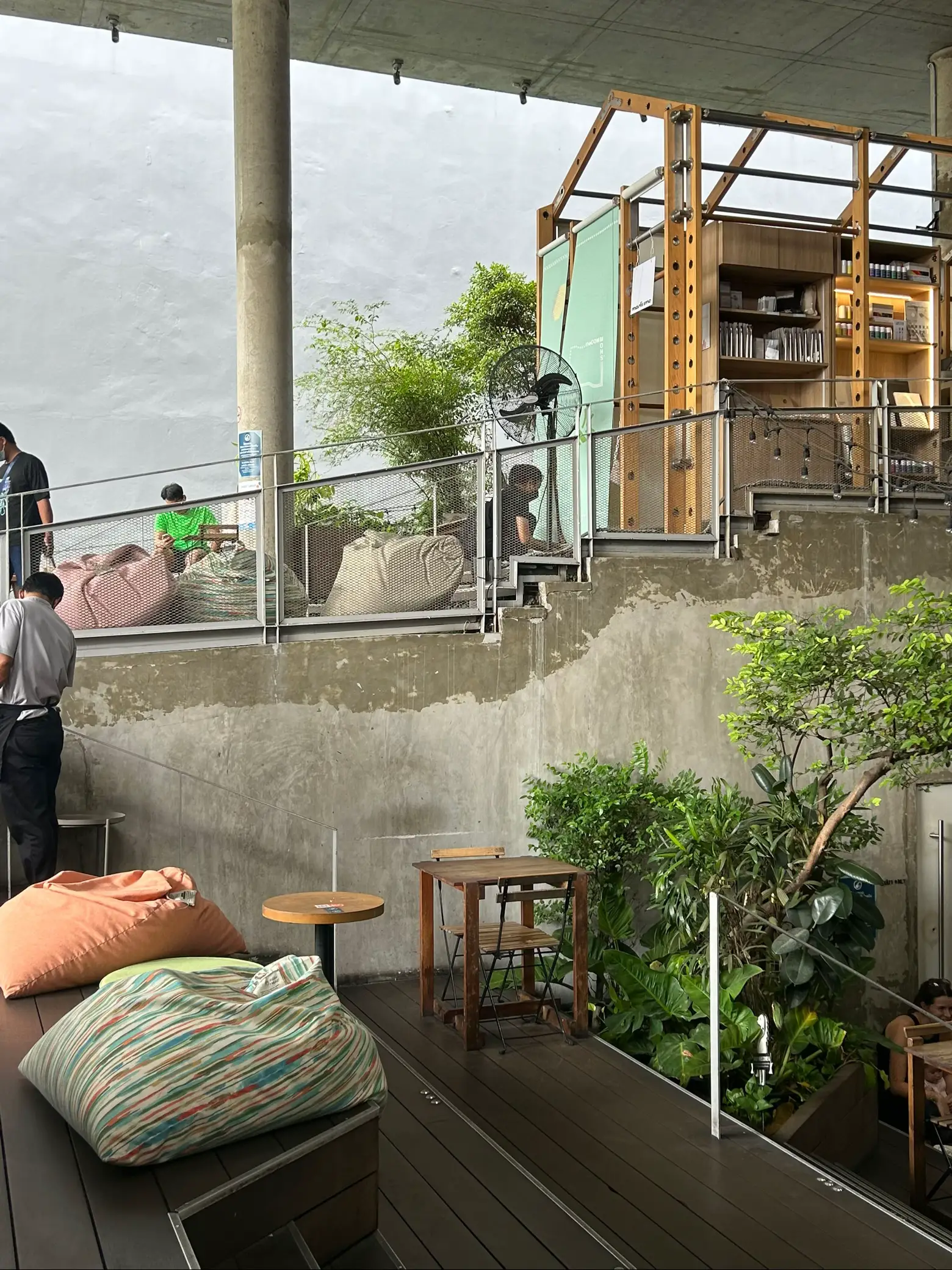 รีวิวนั่งทำงาน👩🏼‍💻“The Common Thonglor”☕️ vibeดี บรรยากาศชิค🪴 | แกลเลอ ...