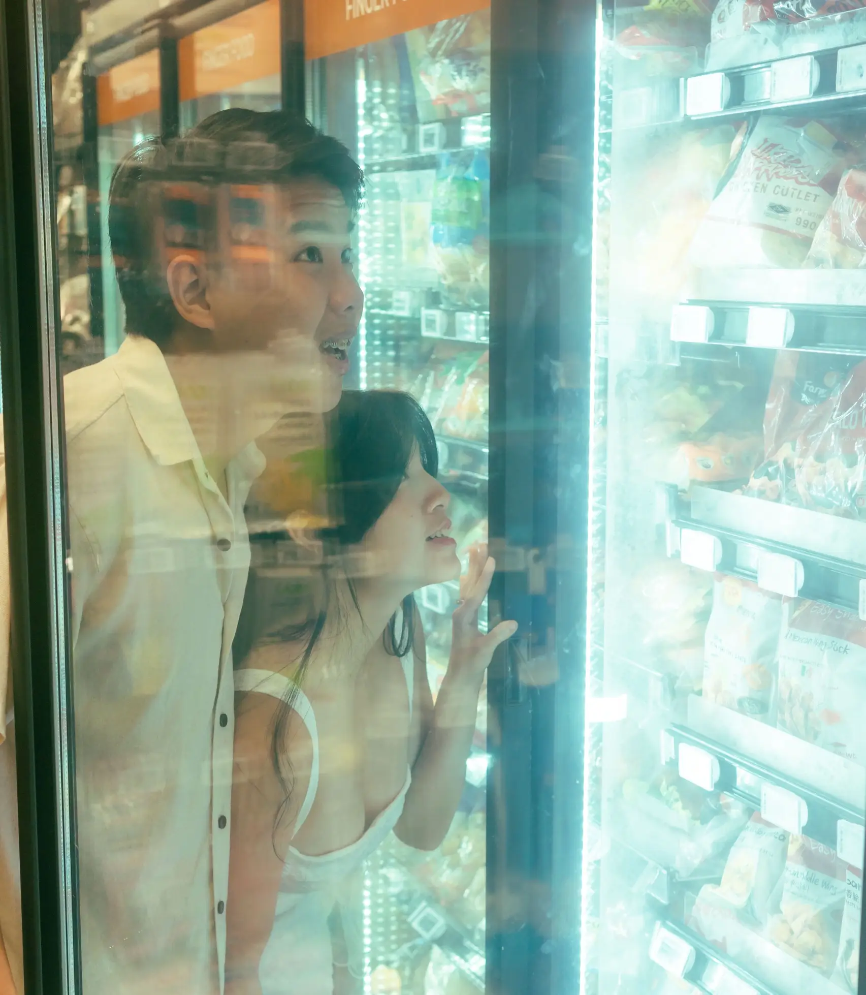 Cute Couple Idea - Supermarket Photoshoot | Gallery posted by Song Thye | Lemon8