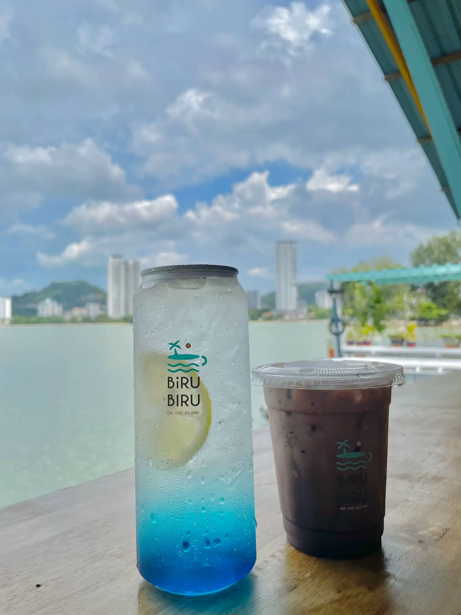 BIRU BIRU CAFE🏝📸 | Galeri disiarkan oleh 𝒜𝓃𝒶𝓉𝒶𝓈𝒾𝒶 | Lemon8