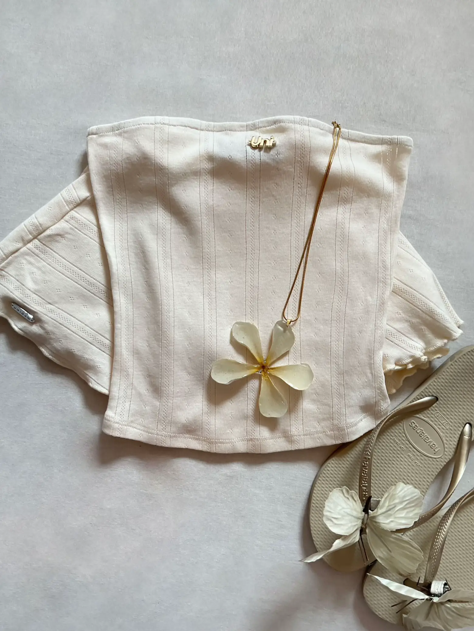 OOTD Beach Look🌊 | แกลเลอรีที่โพสต์โดย punch | Lemon8