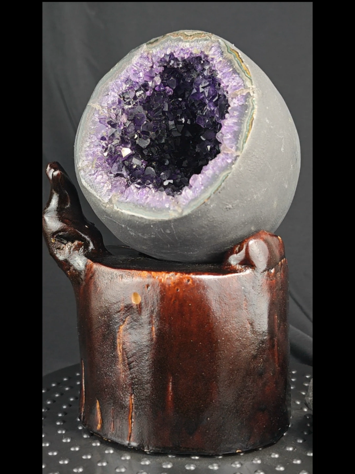 Premium Grade Amethyst Geode Cave | Video diterbitkan oleh Wagaa | Lemon8