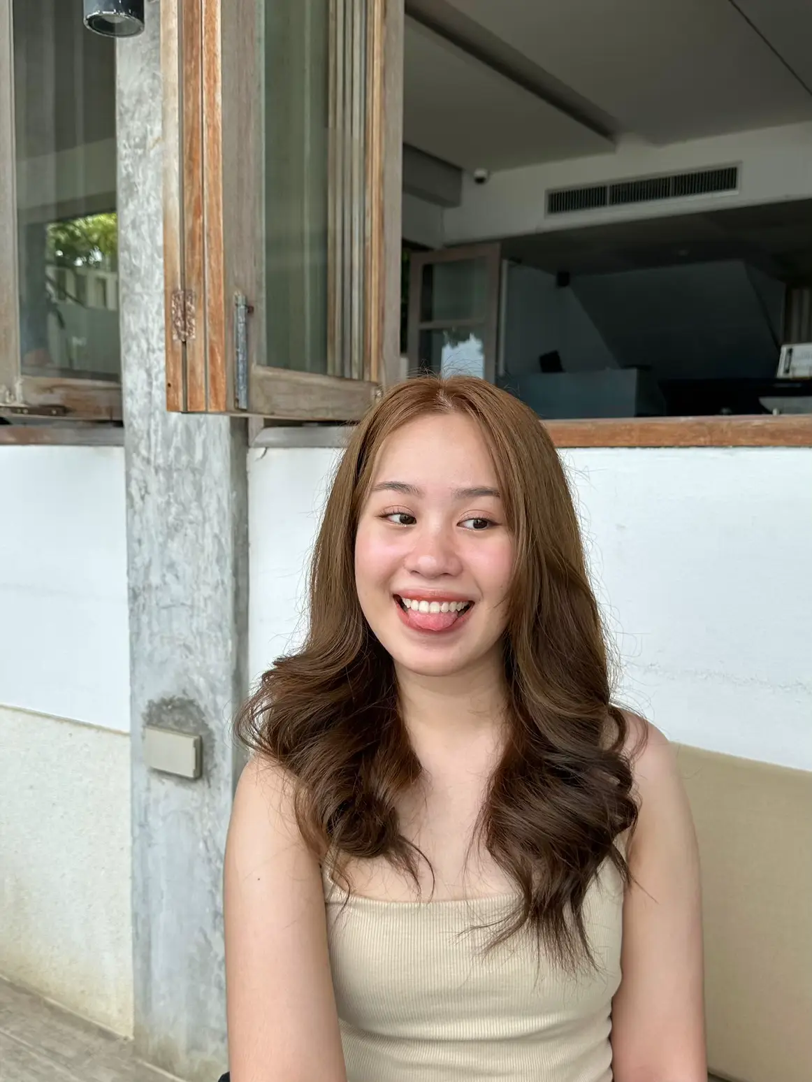 สีผมน้ำตาลเทาอ่อนสว่าง (Silky Ash) ของ Schwarzkopf 🤎 | แกลเลอรีที่โพสต์โดย Ponsinee lamlak | Lemon8