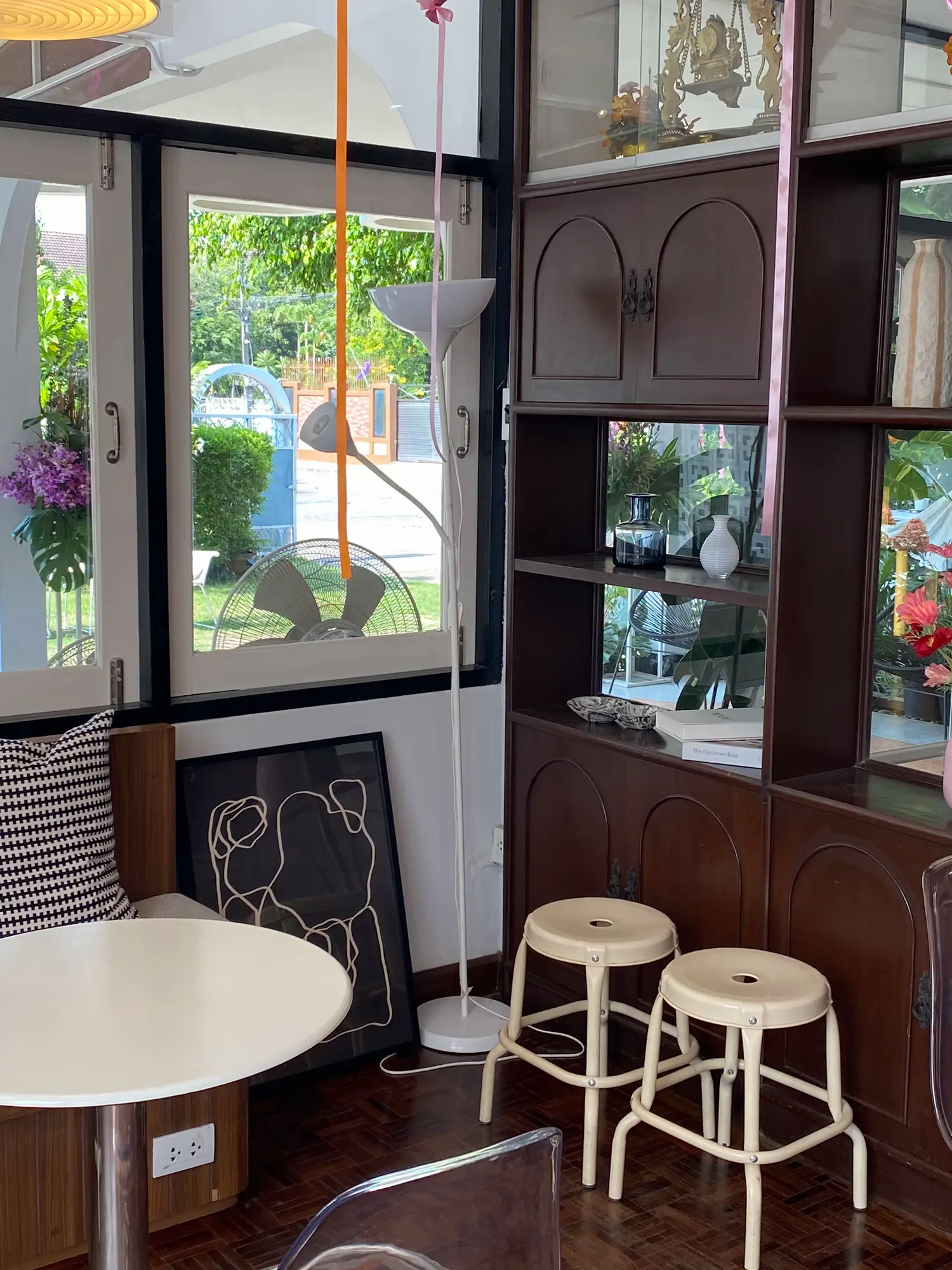 คาเฟ่โฮมมี่ มุมถ่ายรูปเยอะ มู้ดดี ย่านเสนานิคม 🏡🌳🕊️ | แกลเลอรีที่โพสต์โดย mellowbeano | Lemon8