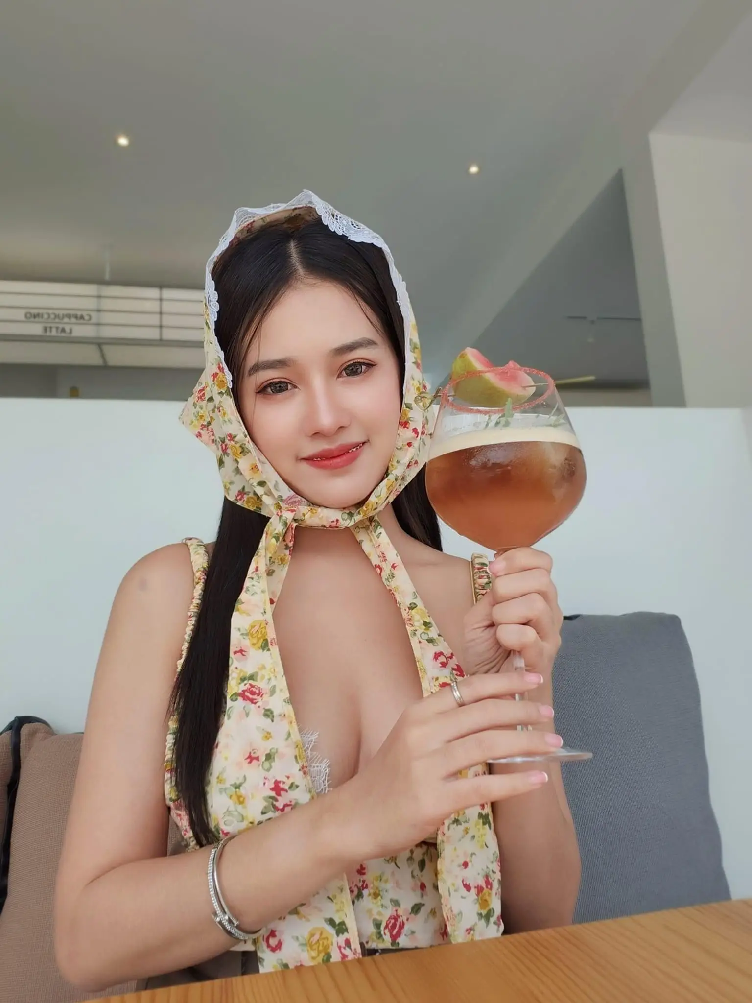 เทรนด์ชุดไปคาเฟ่สุดน่ารักและSexy | แกลเลอรีที่โพสต์โดย ѕмιℓєʕﻌʔ | Lemon8