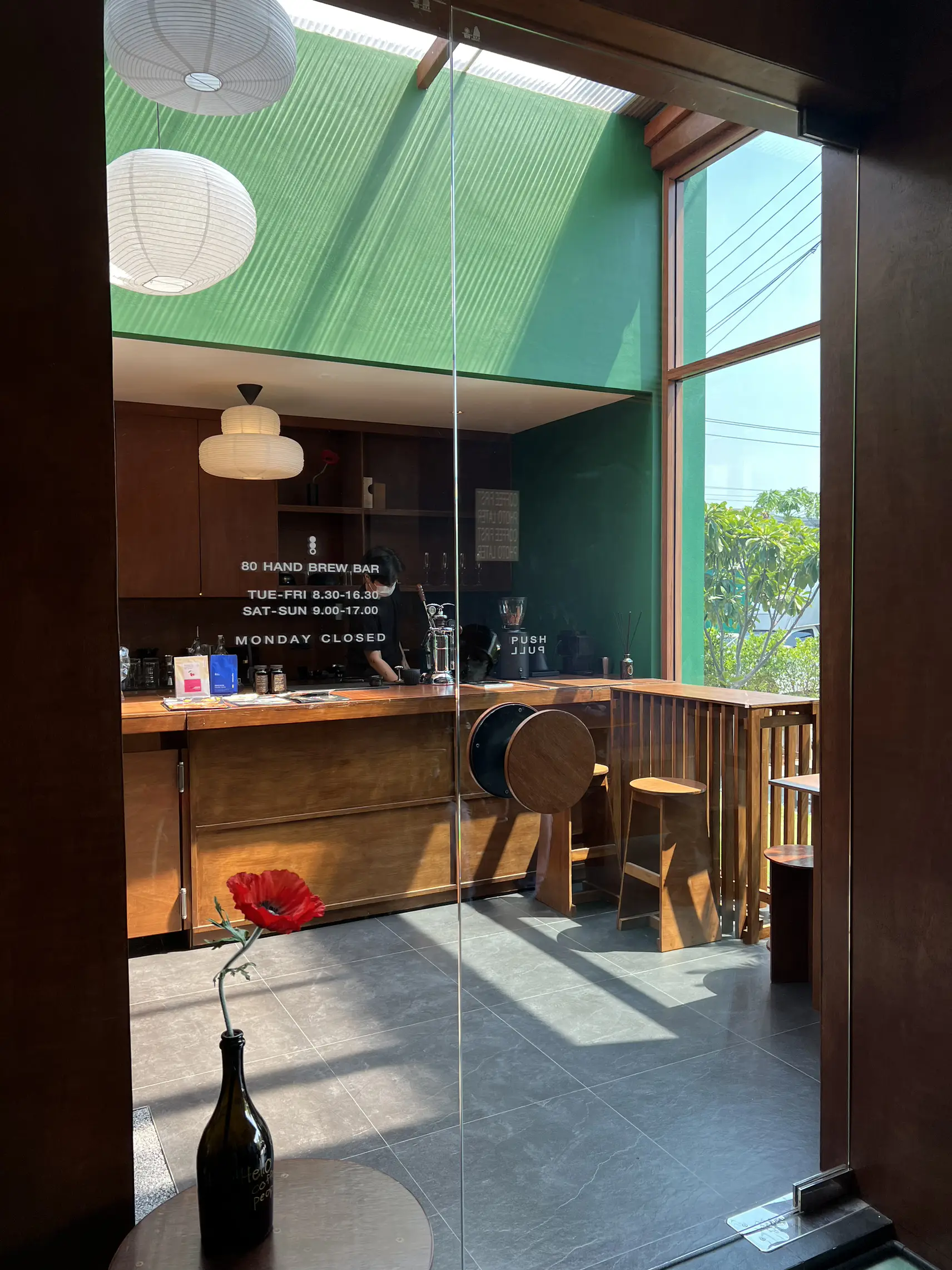 80 hand brew bar คาเฟ่ย่านอุดมสุข | แกลเลอรีที่โพสต์โดย Palmiemuay | Lemon8