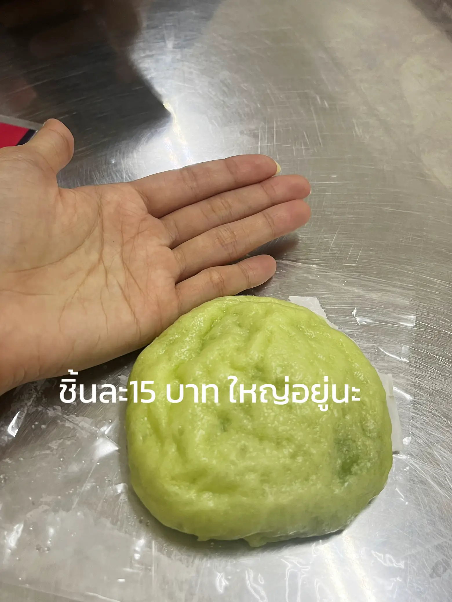 Soft dough pandan leaf bun. Very delicious. | Gallery posted by 𝗻𝗮𝗽𝗮𝘀 | Lemon8