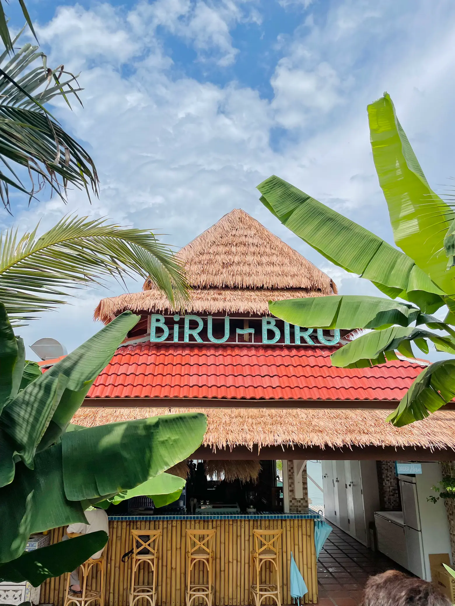 BIRU BIRU CAFE🏝📸 | Galeri disiarkan oleh 𝒜𝓃𝒶𝓉𝒶𝓈𝒾𝒶 | Lemon8