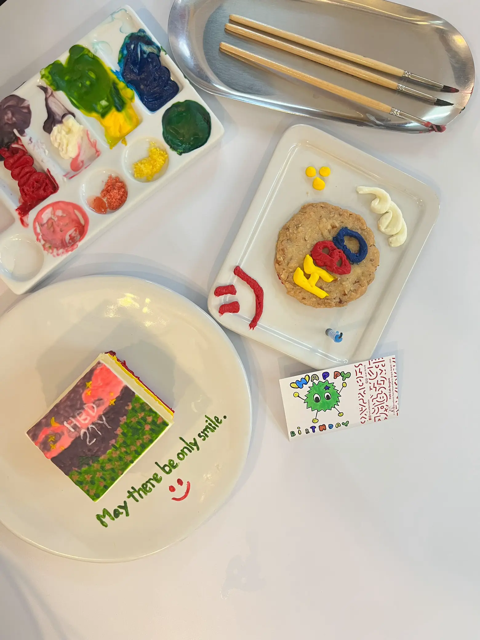 FUN CAFE คาเฟ่เพ้นเค้ก MRTหัวลำโพง📍🚃🎨 | แกลเลอรีที่โพสต์โดย Fonmii | Lemon8