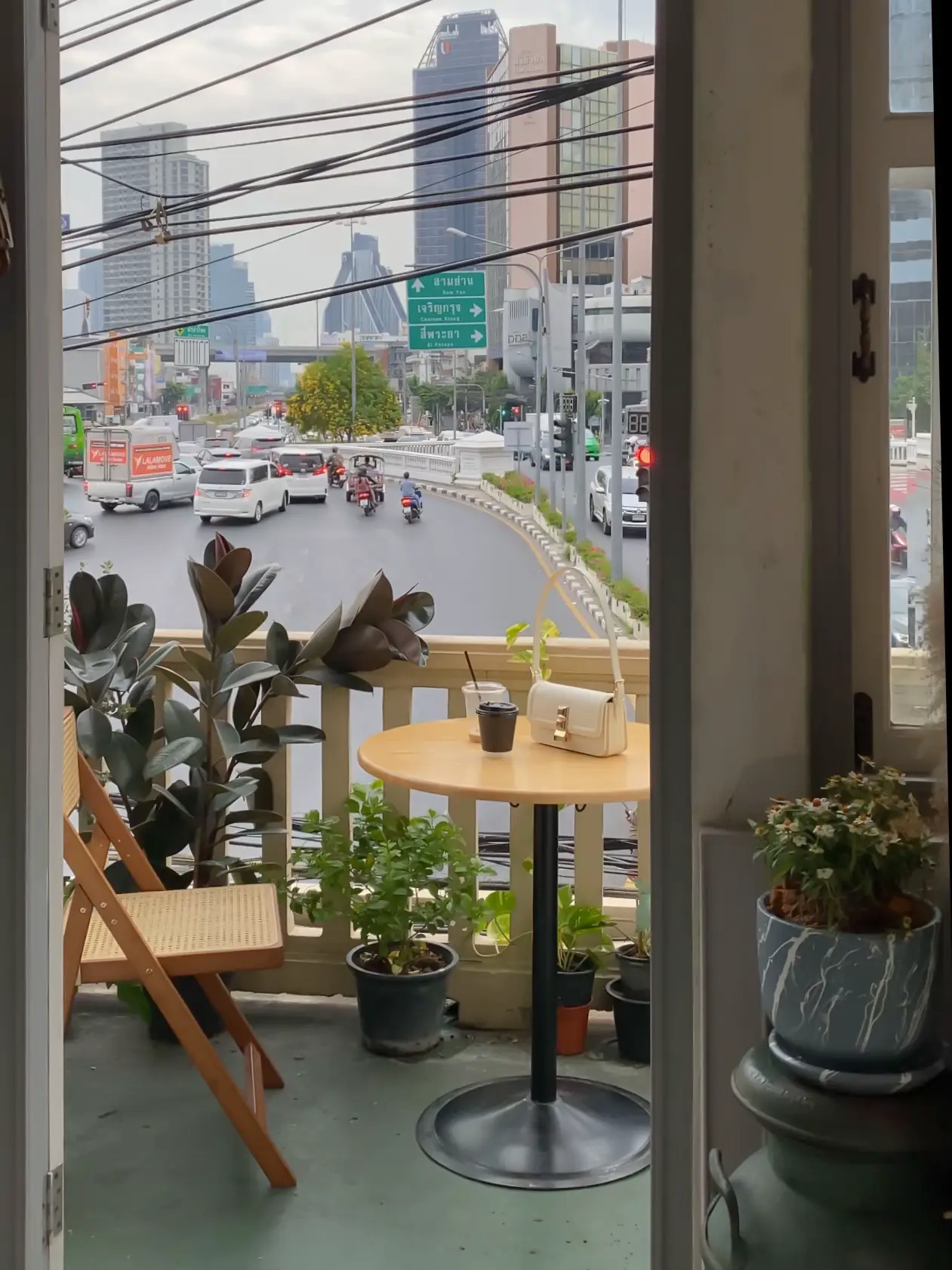 Maithe คาเฟ่เปิดใหม่ใกล้ mrt หัวลำโพง l สวยและวิวคือที่สุด | แกลเลอรีที่โพสต์โดย punch | Lemon8