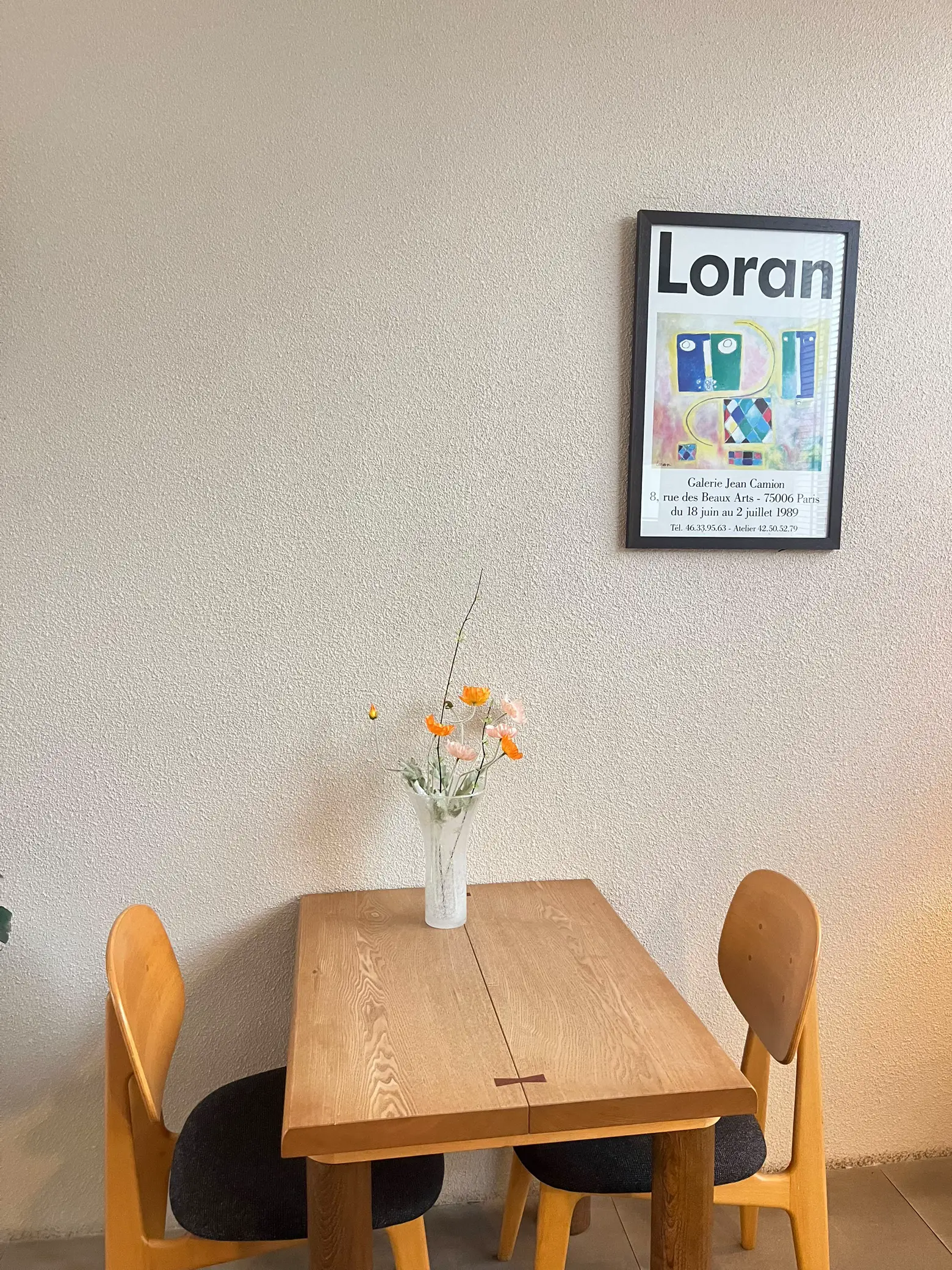 Super minimalist cafe. 🧸 The photo corner is So cute. | Gallery posted ...