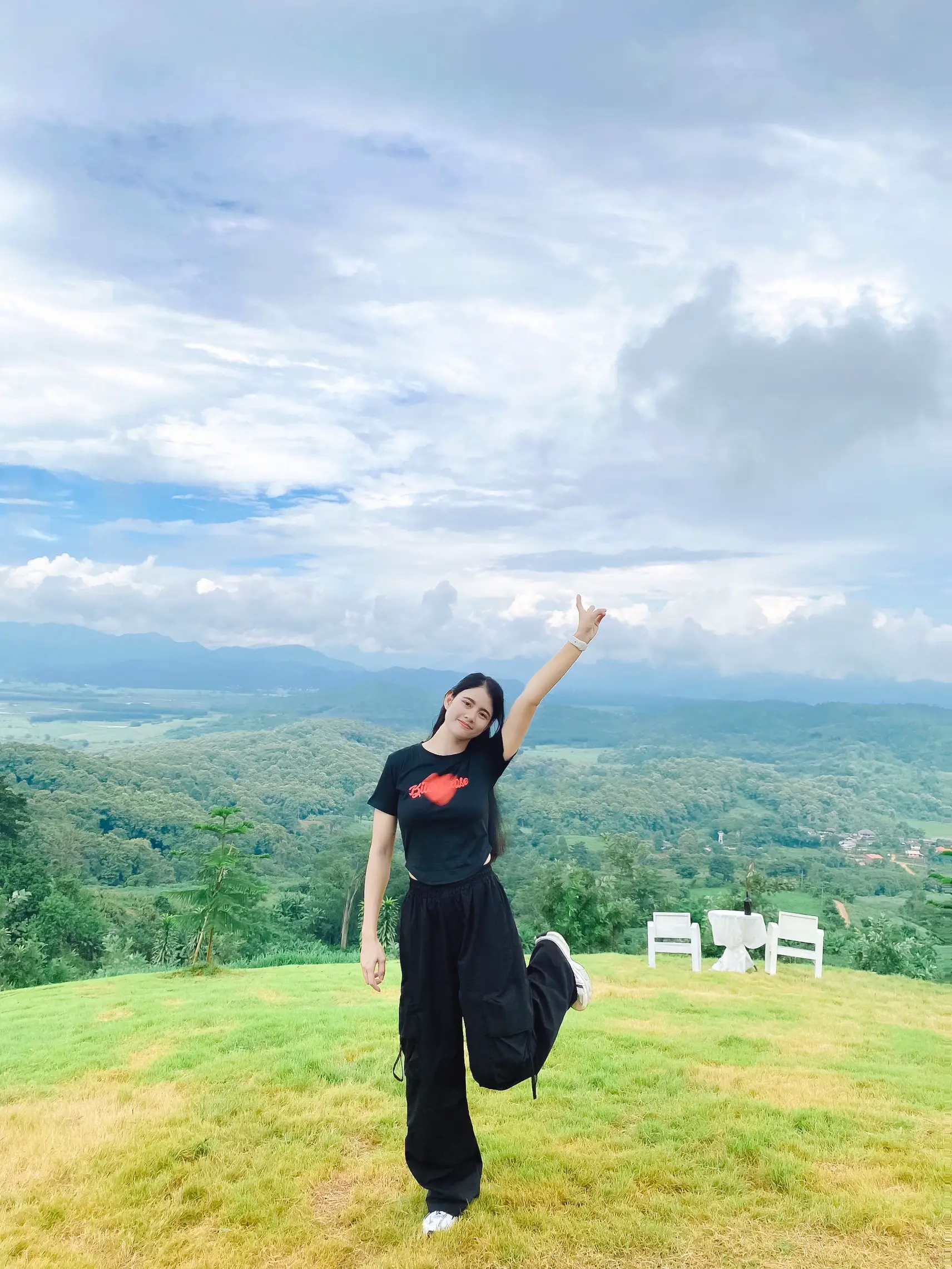 แต่งตัวคุมโทน เที่ยวดอยหน้าฝน ☔️ | แกลเลอรีที่โพสต์โดย nuna.12 | Lemon8