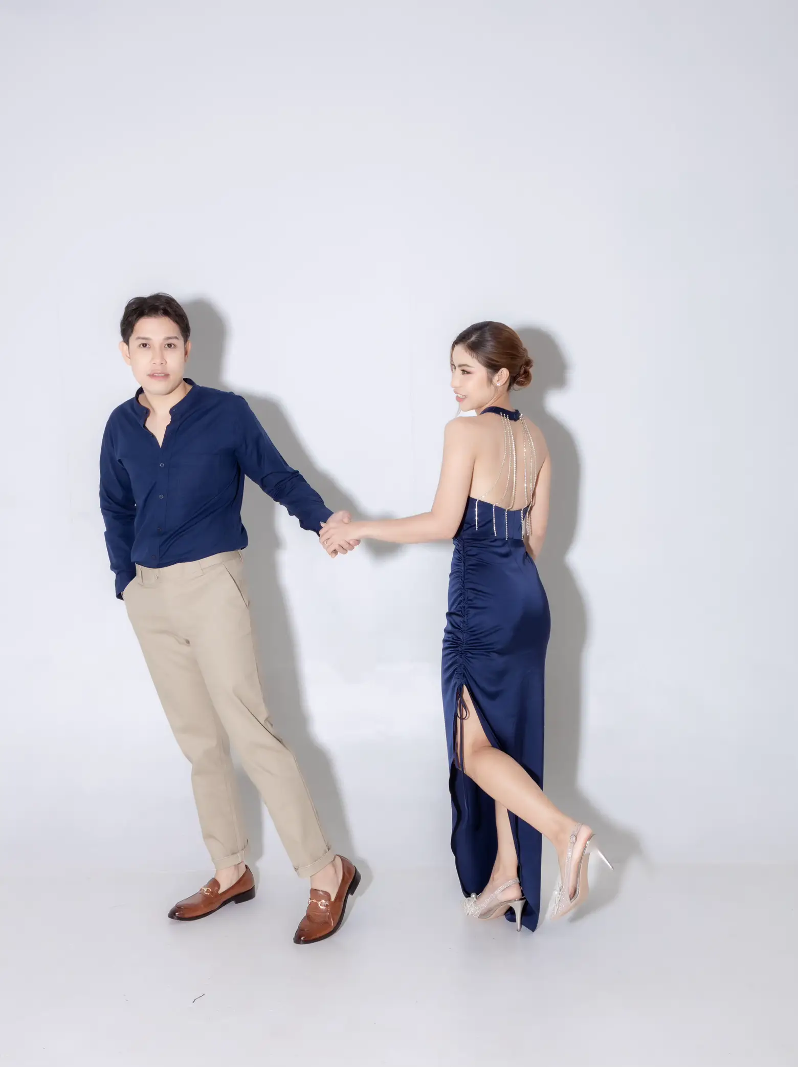 Pre-Wedding ในสตูดิโอ สไตล์ที่ชอบ | แกลเลอรีที่โพสต์โดย Bennn | Lemon8