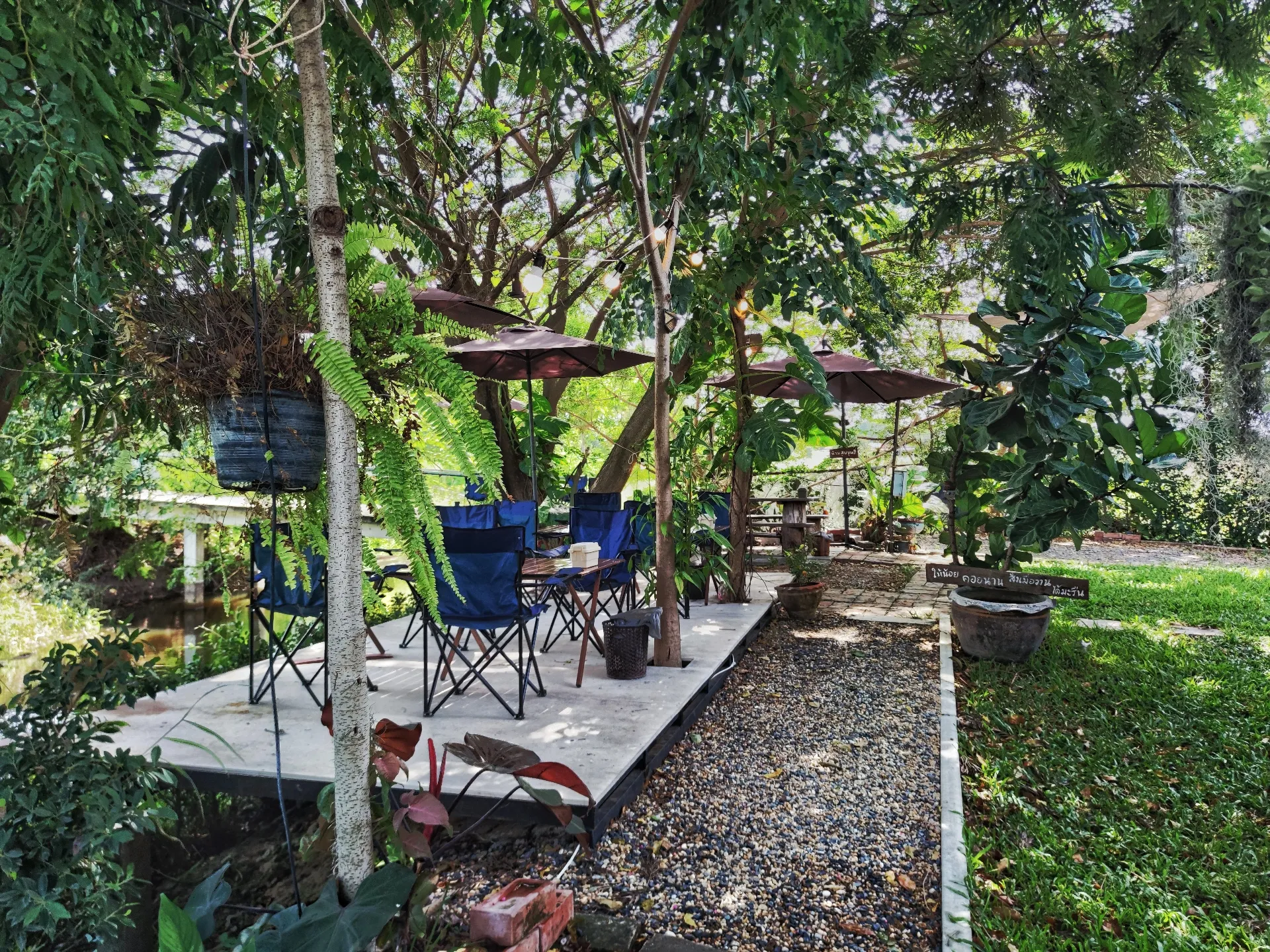 ร้านเบอร์เกอร์ที่มีกาแฟขาย | แกลเลอรีที่โพสต์โดย Tiww Pattarong | Lemon8