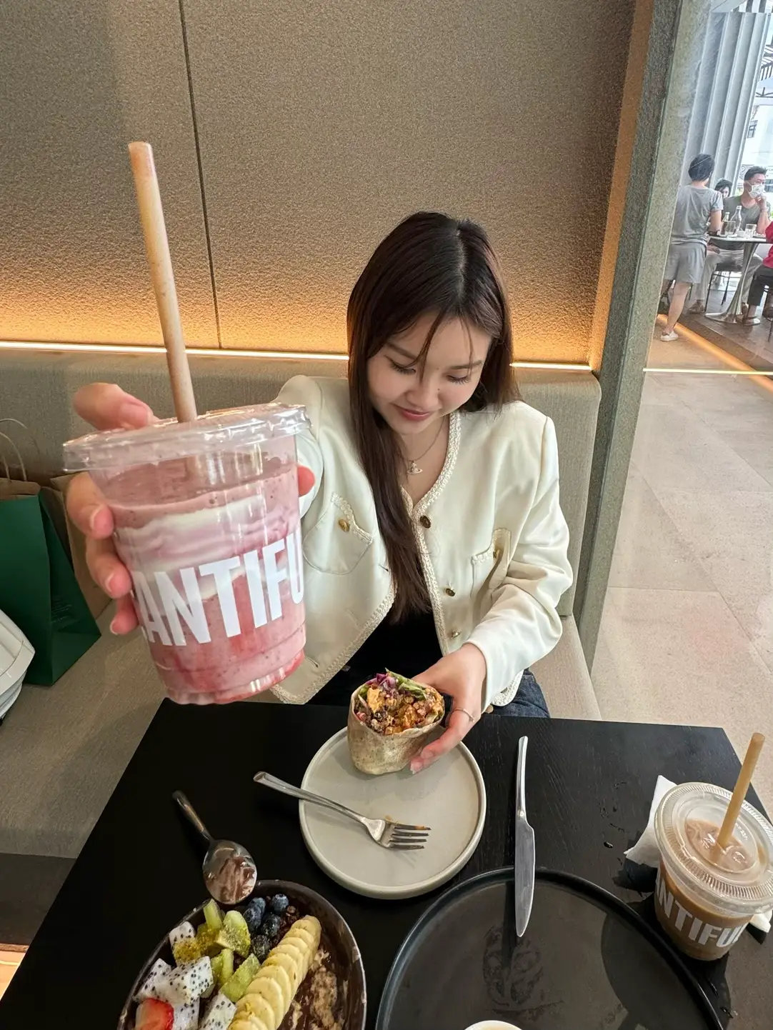 รีวิวPlantiful อร่อยจริงมั้ย! + แชร์มุมถ่ายรูป 🍒🌈 | แกลเลอรีที่โพสต์โดย Beaut | Lemon8