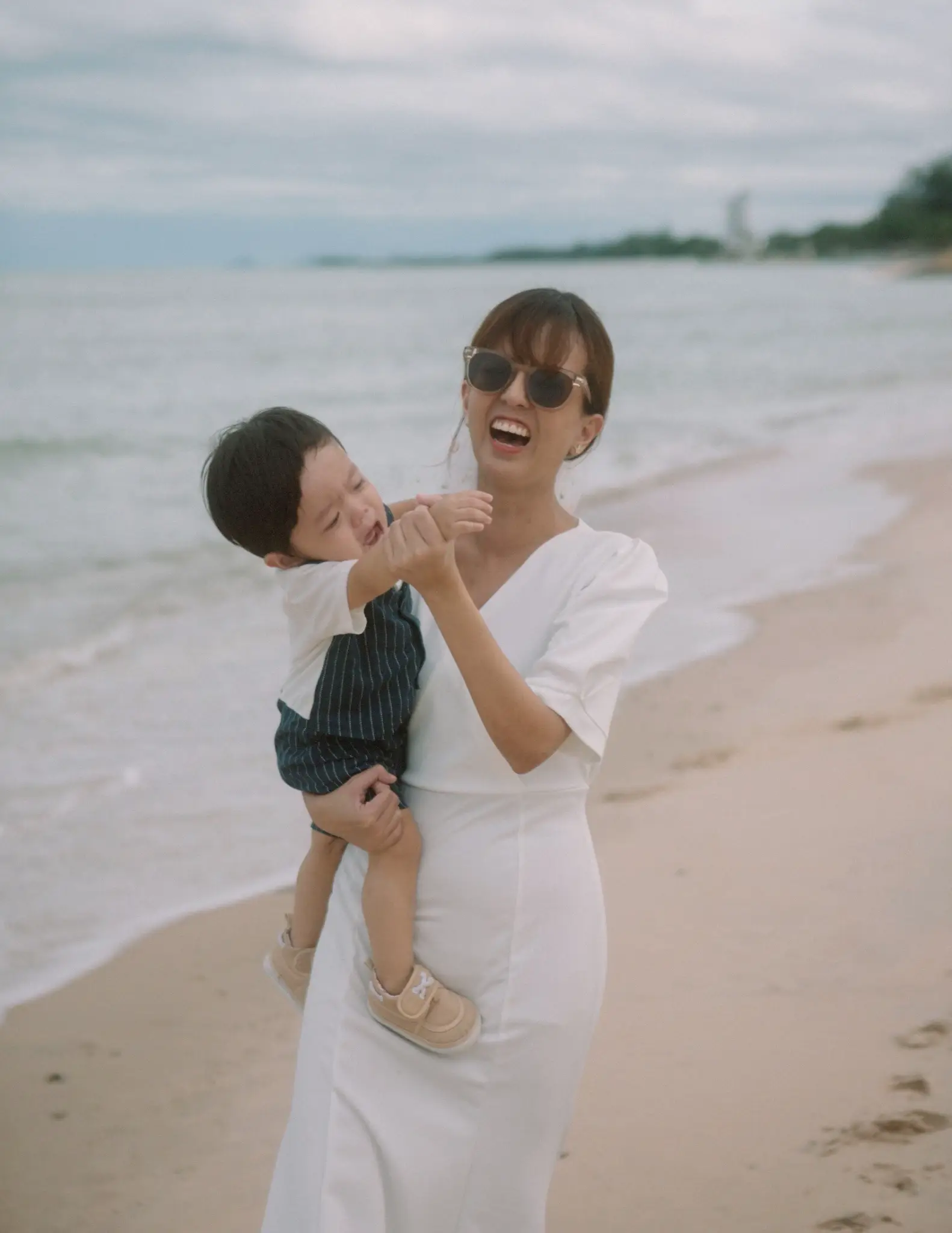 ถ่ายรูปเจ้าสาวกับลูกชายสุดที่รัก | แกลเลอรีที่โพสต์โดย Namon Eve | Lemon8