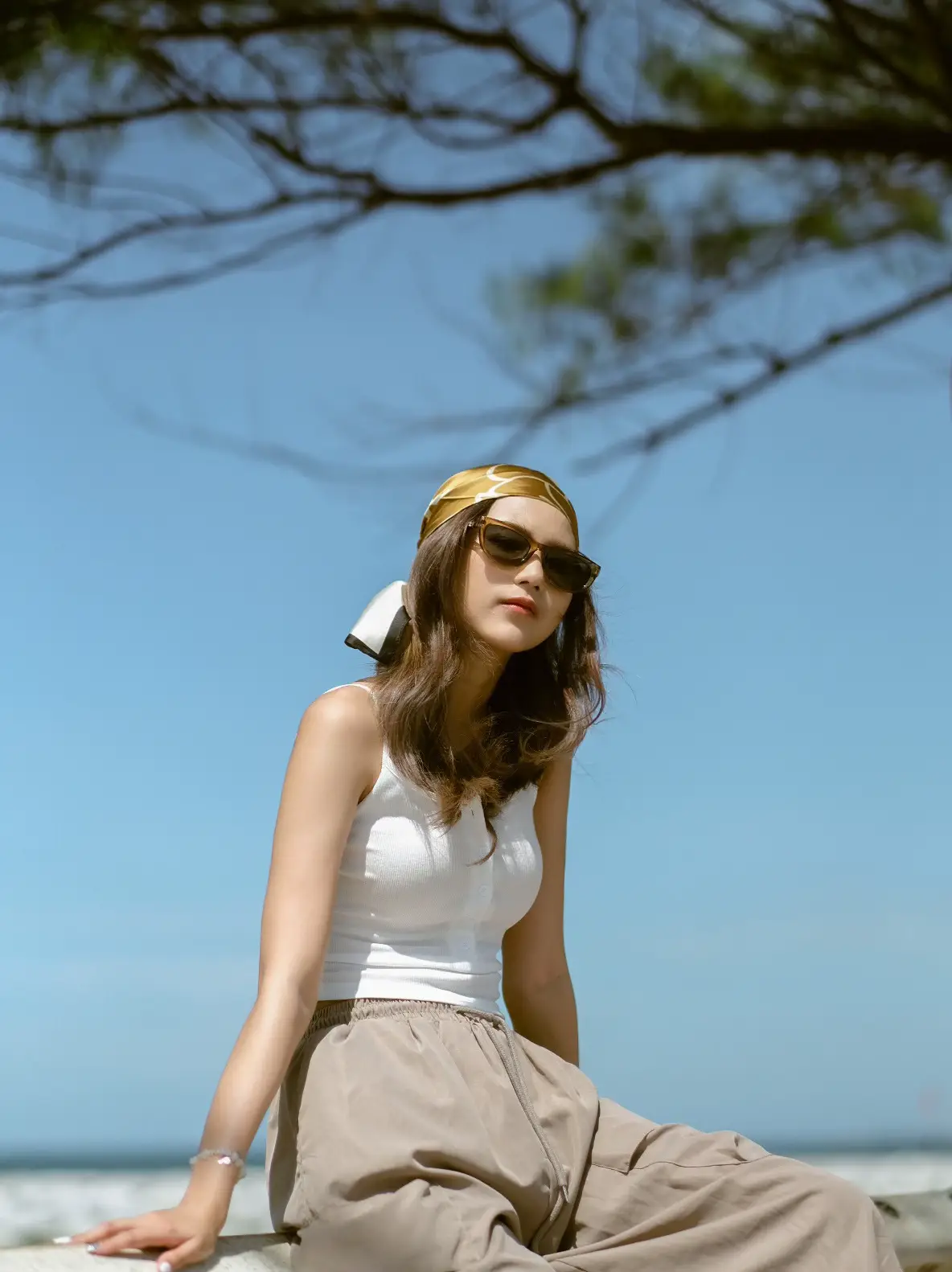 ถ่ายรูปริมหาดแสงจันทร์ 🌙 | แกลเลอรีที่โพสต์โดย Pear Jantima | Lemon8