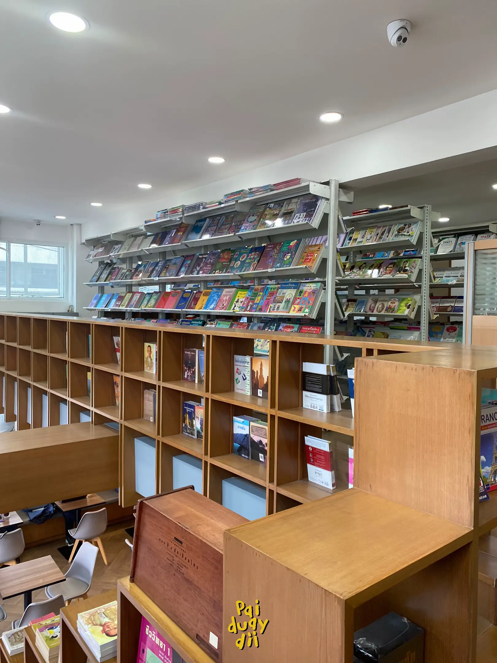 บูรพาสาสน์ คาเฟ่ร้านหนังสือ mrt สามยอด📚☕️ | แกลเลอรีที่โพสต์โดย ไปด้วยดิ | Lemon8