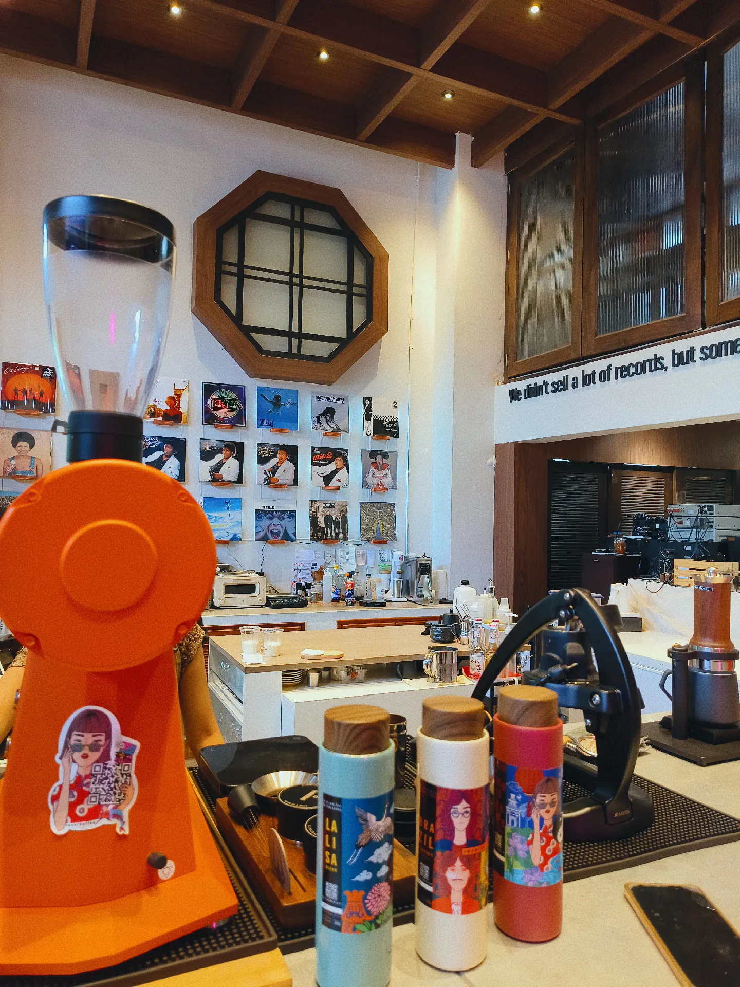 Record coffee ☕ #คาฟงคาเฟ่ #ย่านหัวลำโพง | แกลเลอรีที่โพสต์โดย Im Bim | Lemon8