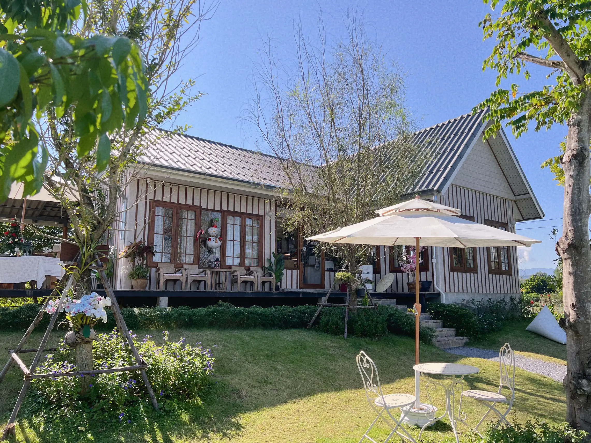 Lalana Cafe Nan คาเฟ่โทนอบอุ่น | แกลเลอรีที่โพสต์โดย กินเที่ยวรีวิว | Lemon8