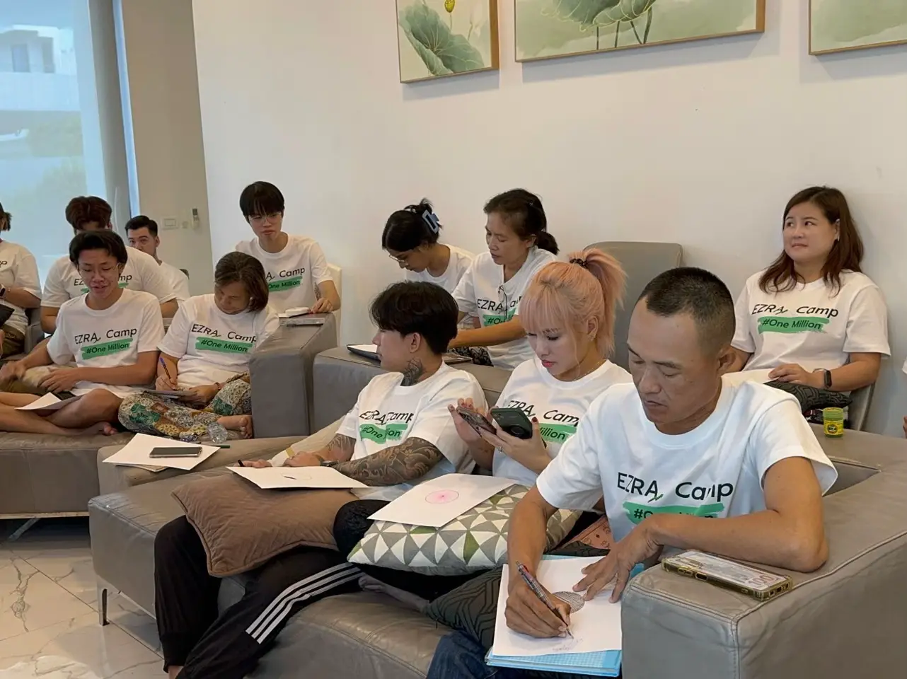 ภาพบรรยากาศงาน EZRA CAMP #OneMillion 💸🍾 | แกลเลอรีที่โพสต์โดย EZRA COMMUNITY | Lemon8