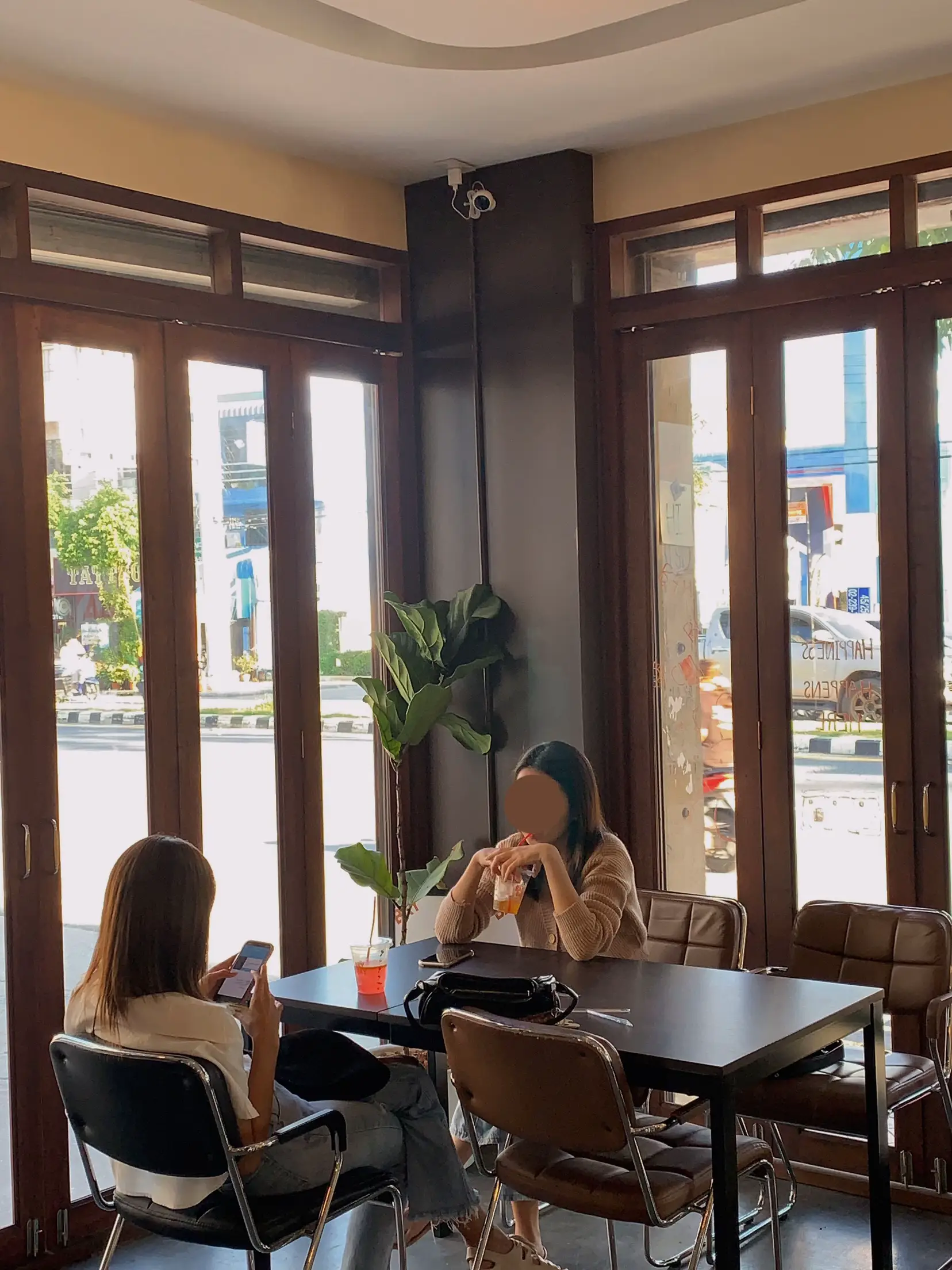 BAYBAY • คาเฟ่บางแสนสุดชิค💕🙌🏻💥 | แกลเลอรีที่โพสต์โดย jry | Lemon8