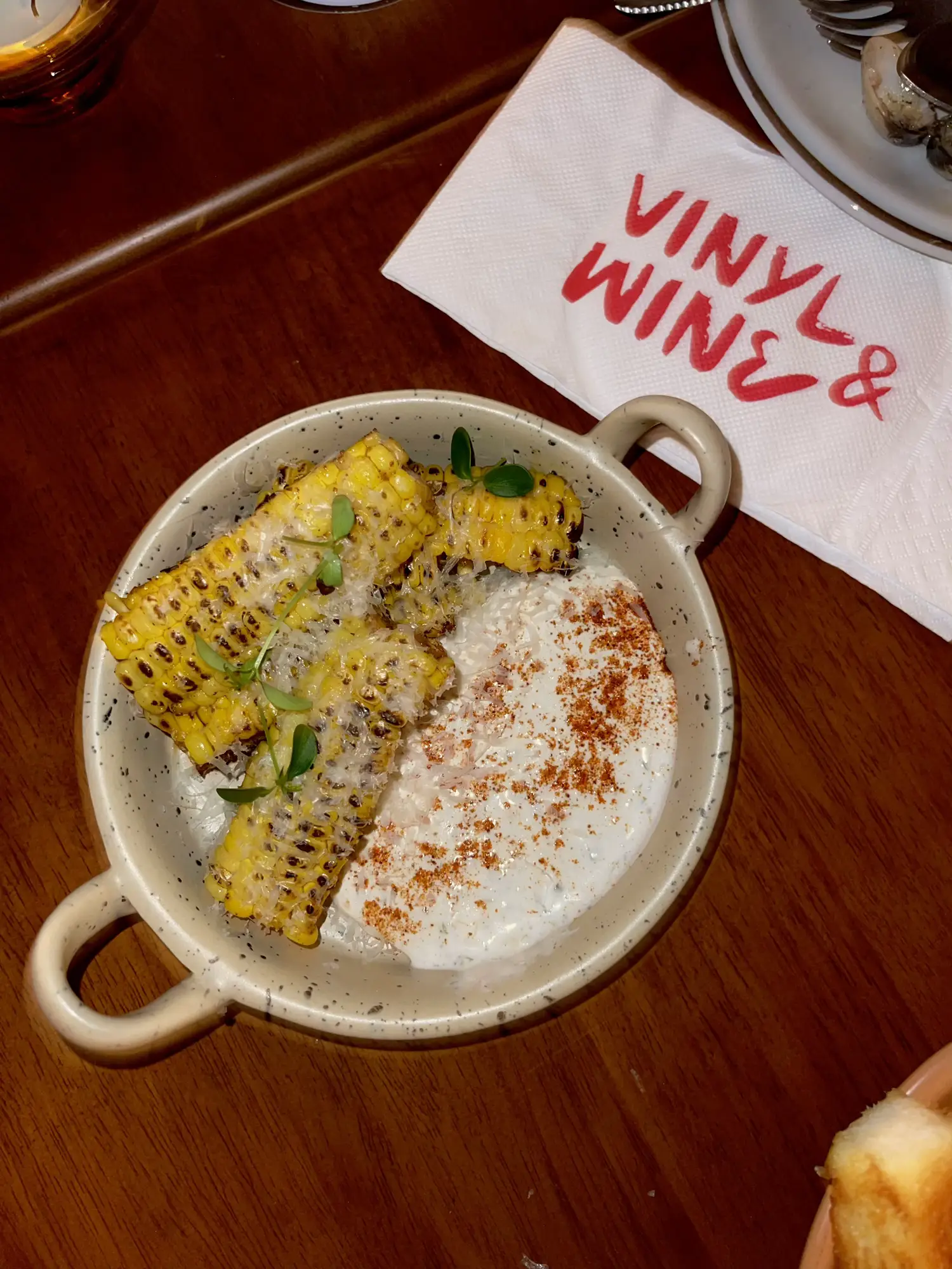 Vinyl & Wine ร้านไวน์ vibe ดีกลางเมือง | แกลเลอรีที่โพสต์โดย Pang | Lemon8