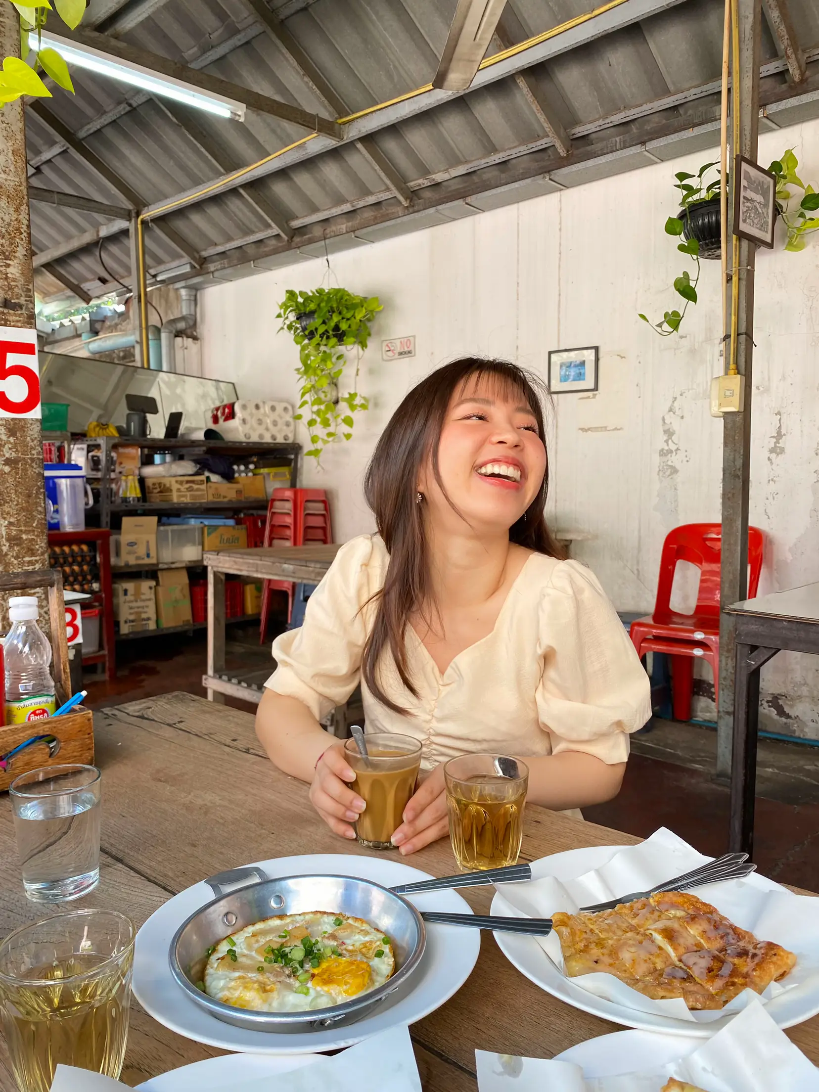 มื้อเช้าที่เชียงใหม่ อิ่มท้องไปกับ 😋 สภากาแฟ 786 | แกลเลอรีที่โพสต์โดย Daisy_Punn | Lemon8