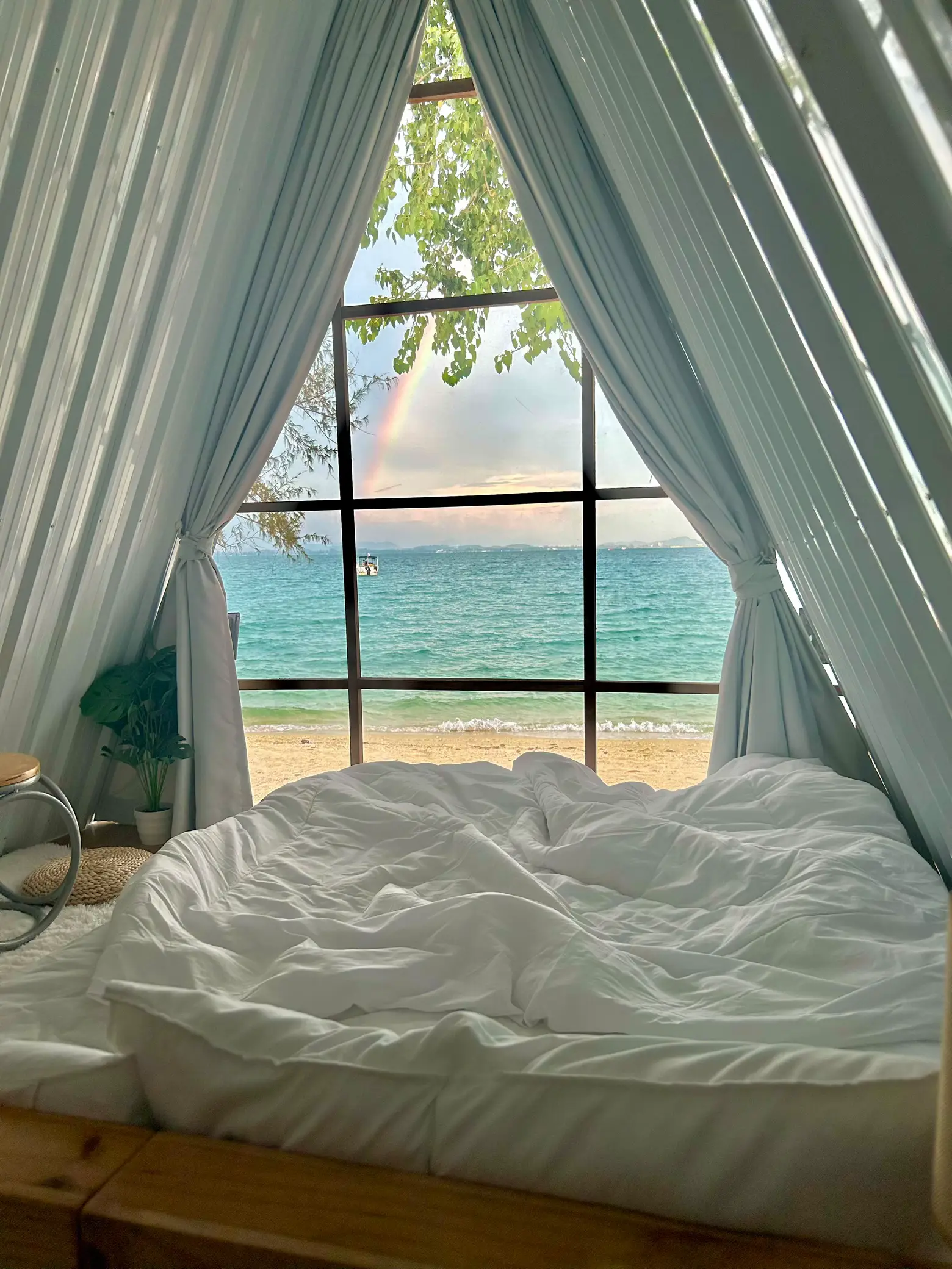 ที่พักเกาะเสม็ด🏝️ | แกลเลอรีที่โพสต์โดย ED | Lemon8