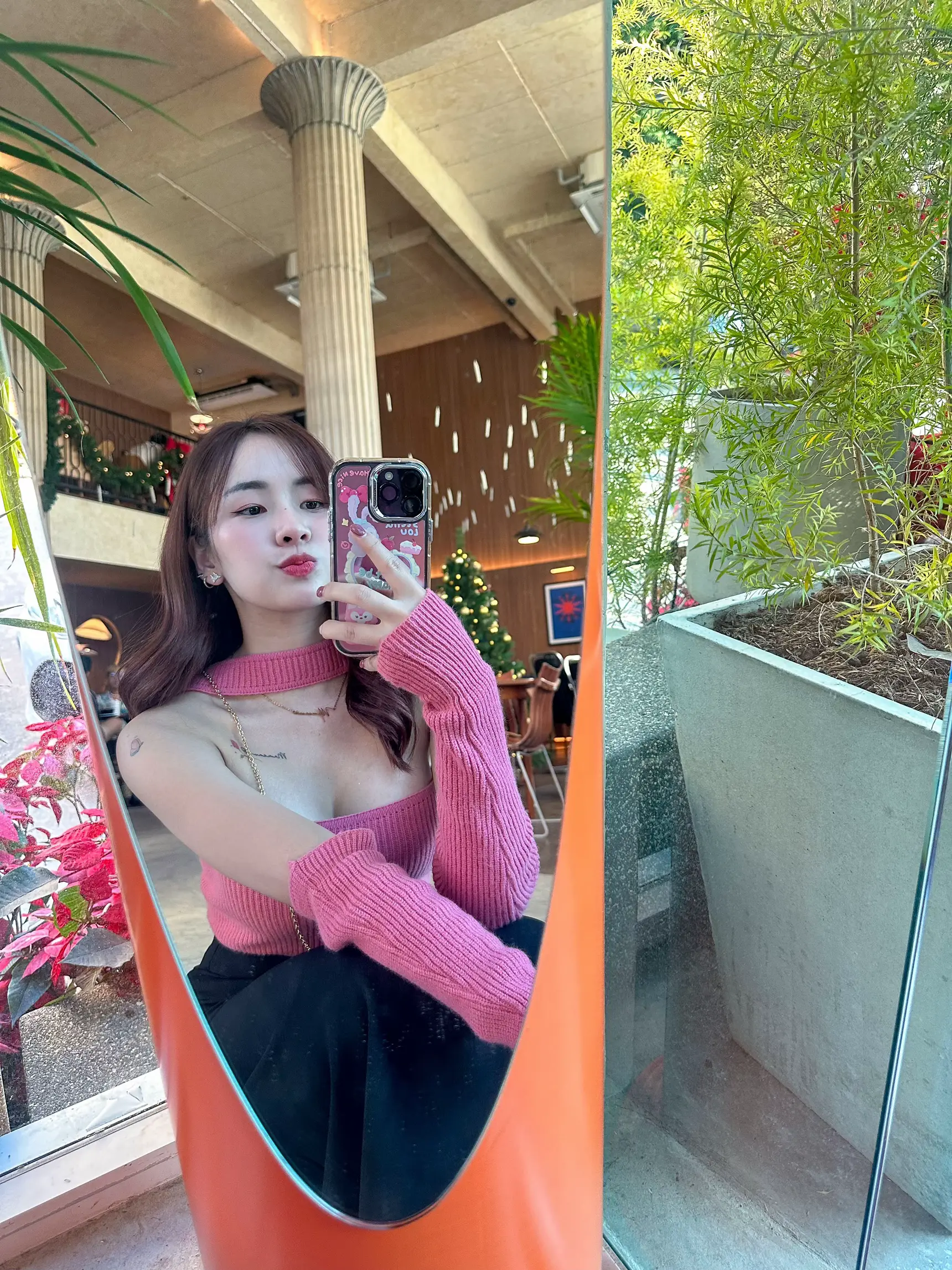 เที่ยวคาเฟ่ ลุคแกล้งหนาวมาละจ้า🤪 | แกลเลอรีที่โพสต์โดย Ma Meaw | Lemon8