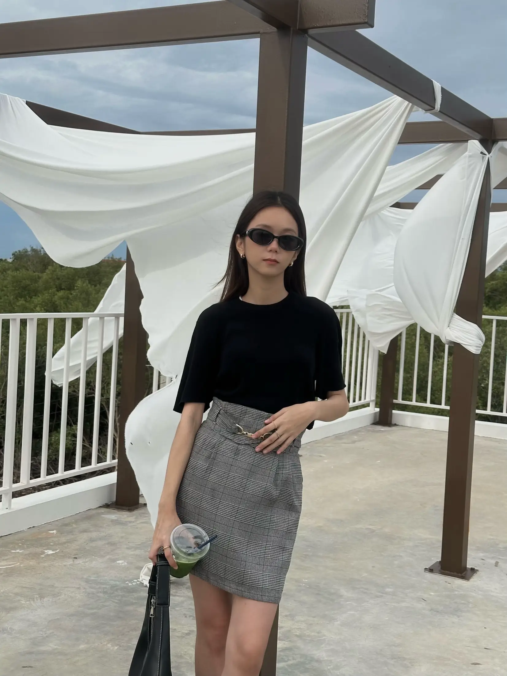 OUTFIT INSPO • all black & gold jewelry 🐈‍⬛ | แกลเลอรีที่โพสต์โดย jry | Lemon8