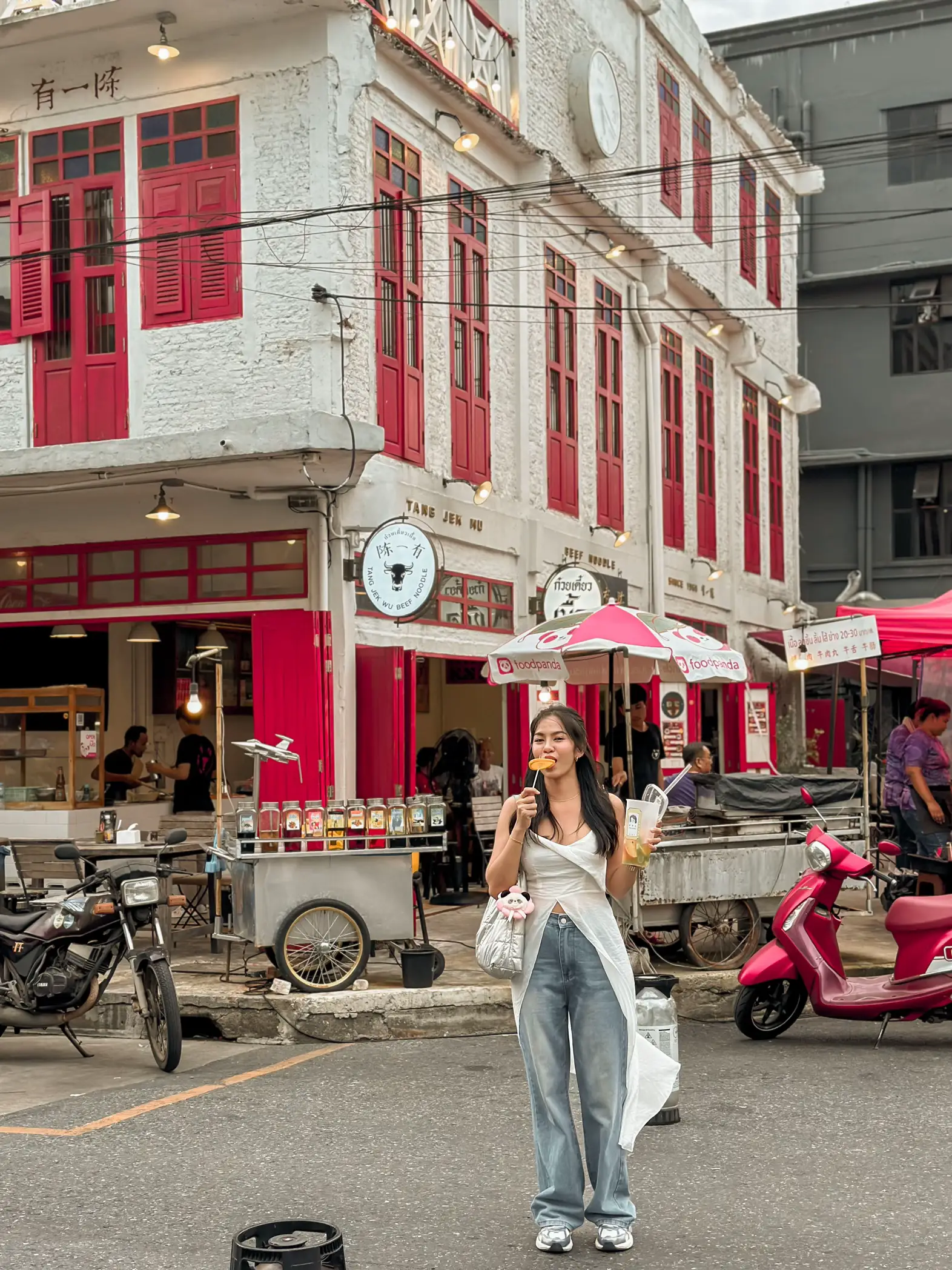 จุดเช็คอิน มุมถ่ายรูปสวยๆ ถนนบรรทัดทอง📸 | แกลเลอรีที่โพสต์โดย Chala.🌻 | Lemon8